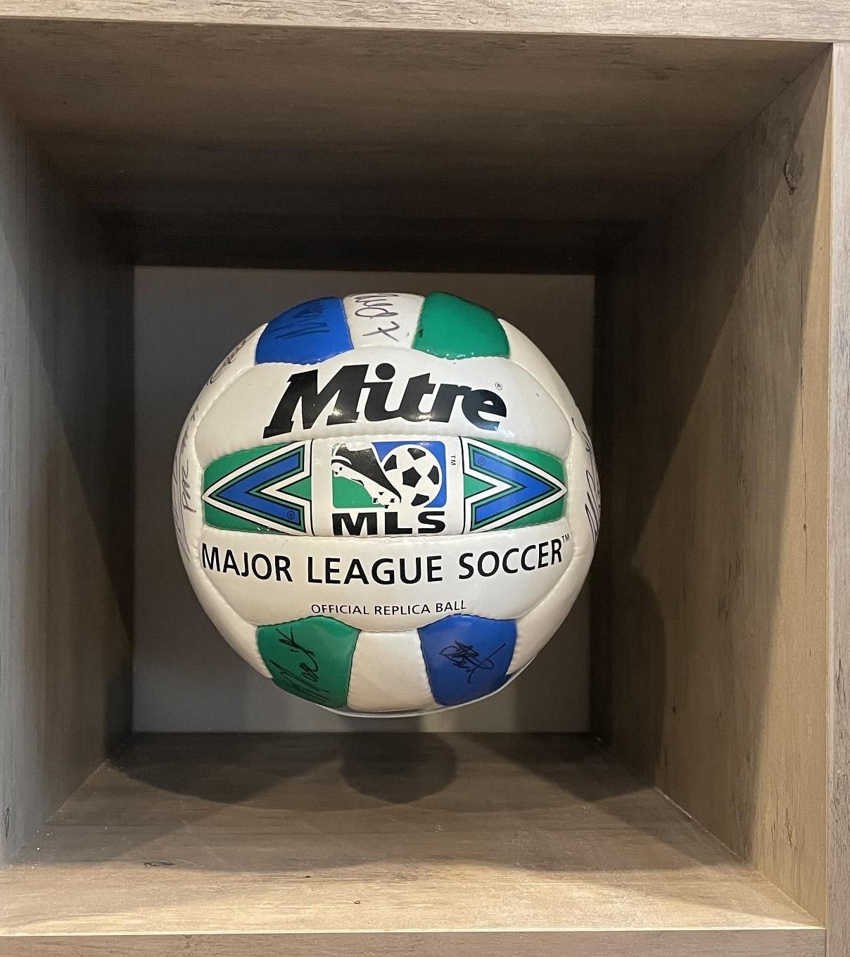 Floating Invisible Soccer Ball Display : 7 Steps - Instructables