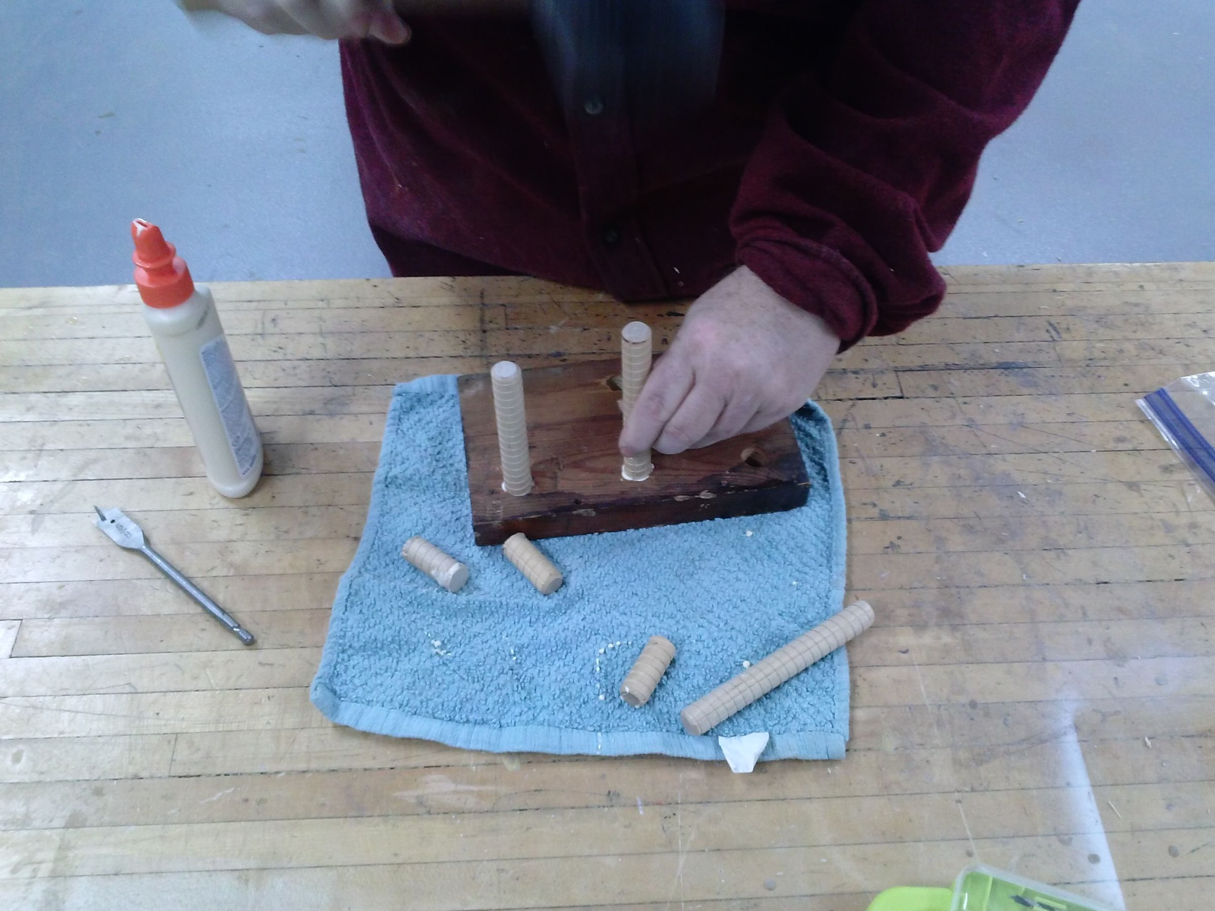 Dowel Peg Tablet Stand : 6 Steps (with Pictures) - Instructables