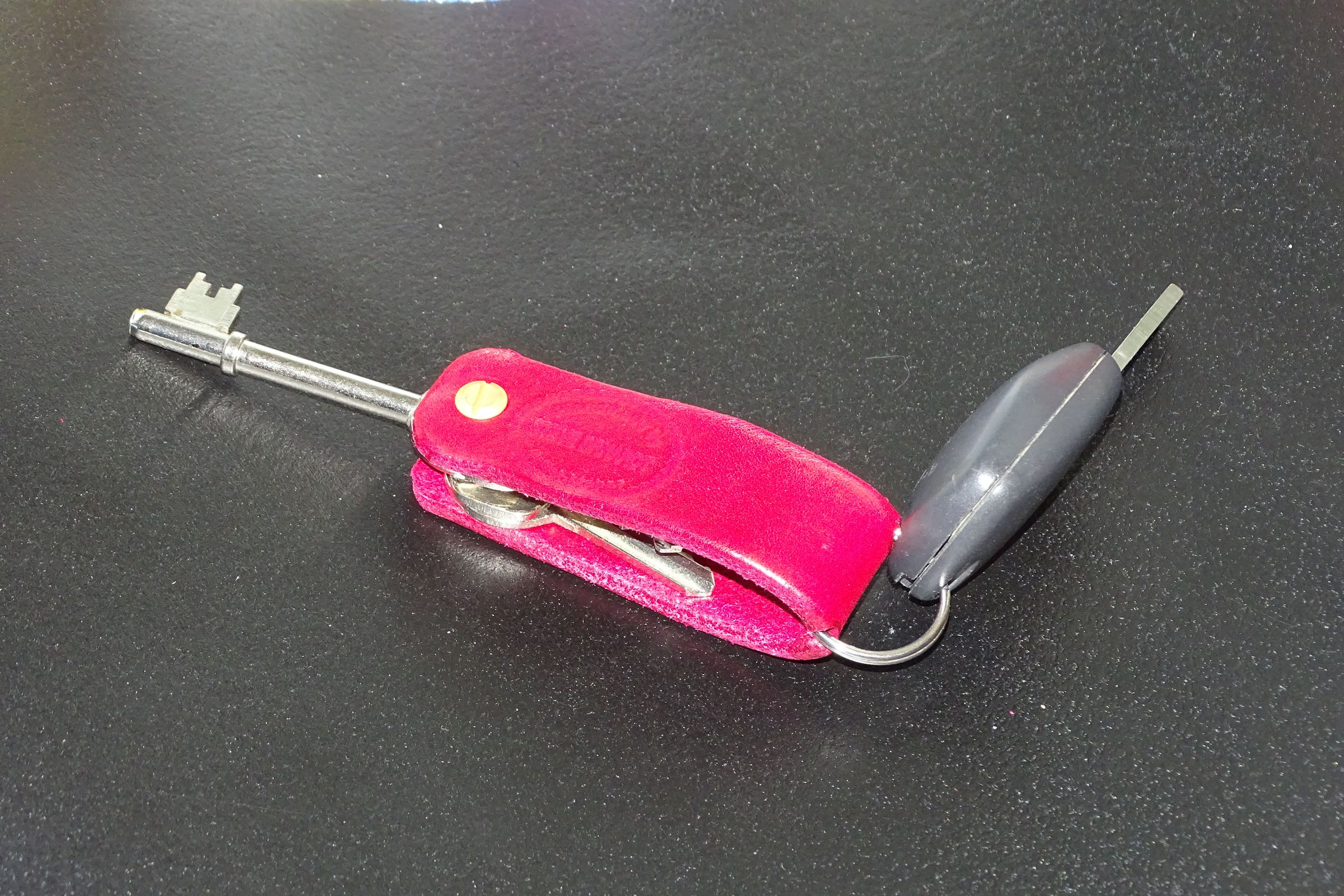 Making a Swivel Key Ring / Key Fob for Less Than $5 : 6 Steps (with ...