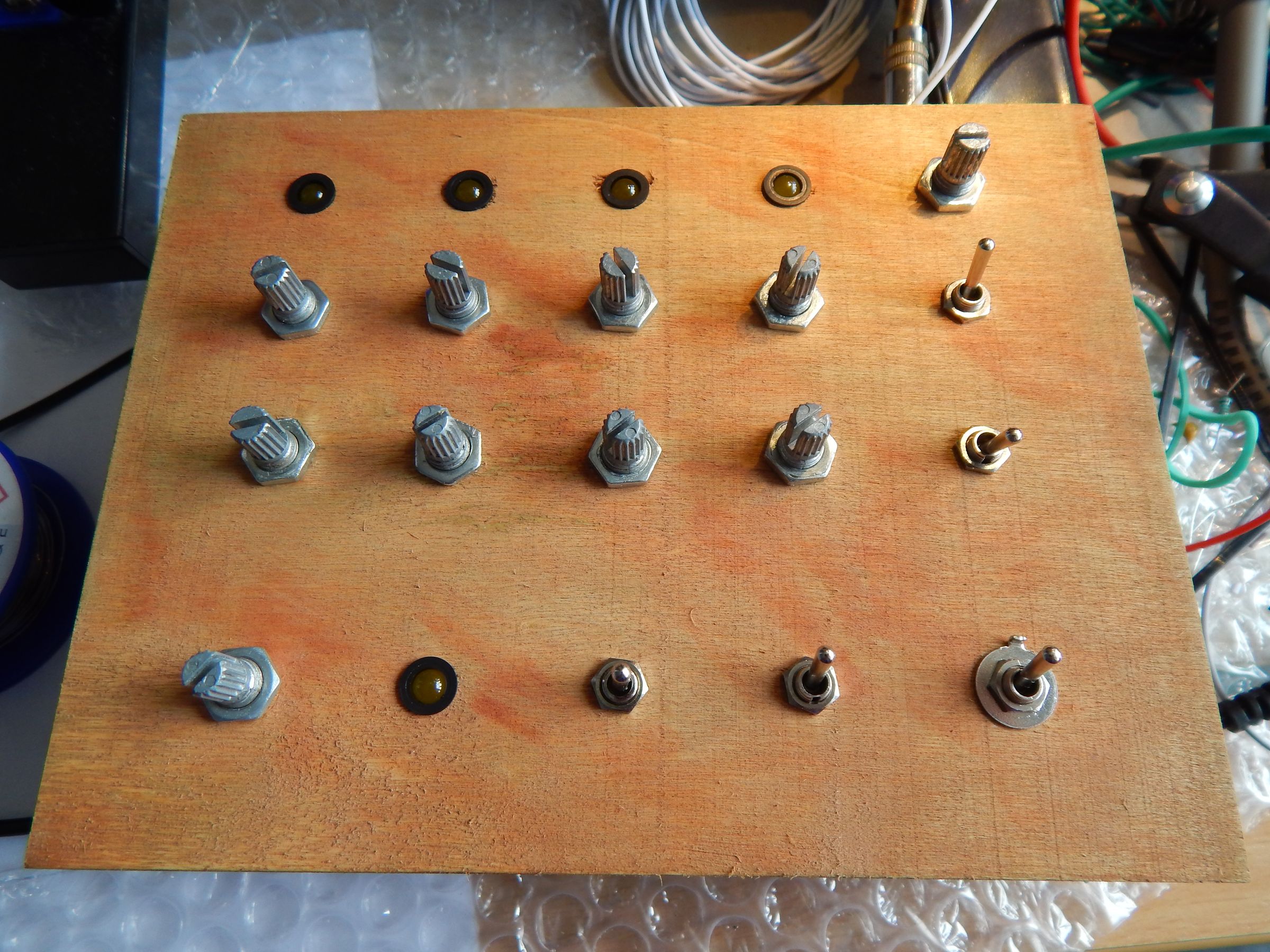 Parallel Sequencer Synth : 17 Steps (with Pictures) - Instructables
