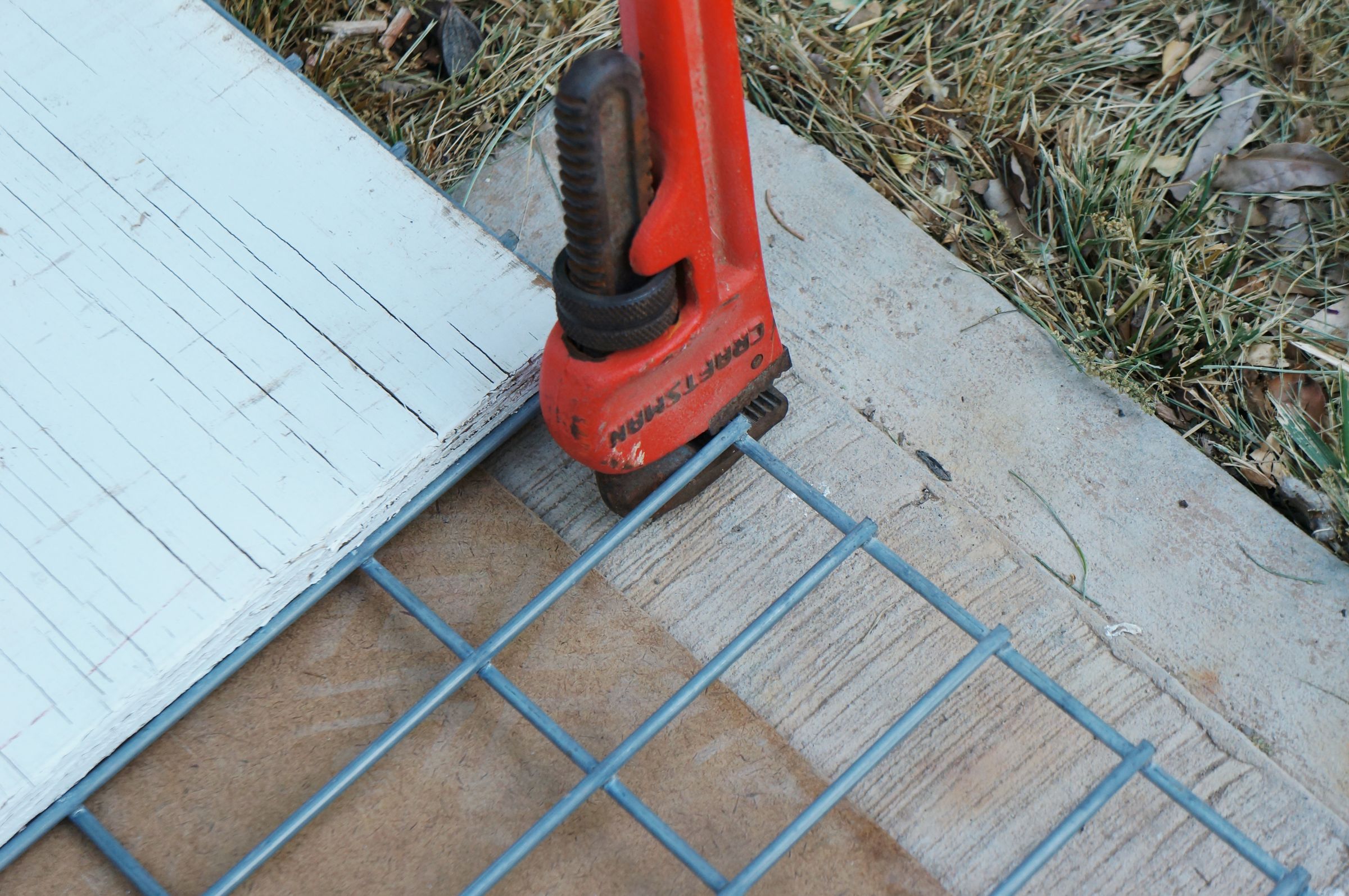 Cheap Easy Dog Run to Build : 6 Steps - Instructables