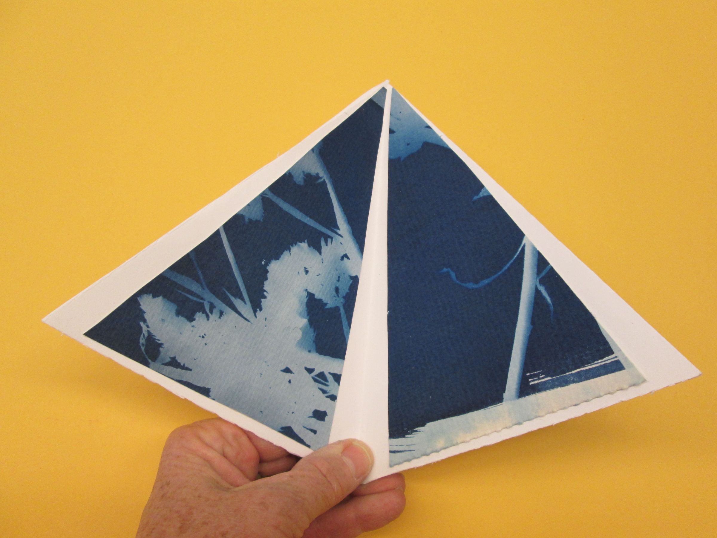 TRIANGLE BOOK : 8 Steps - Instructables