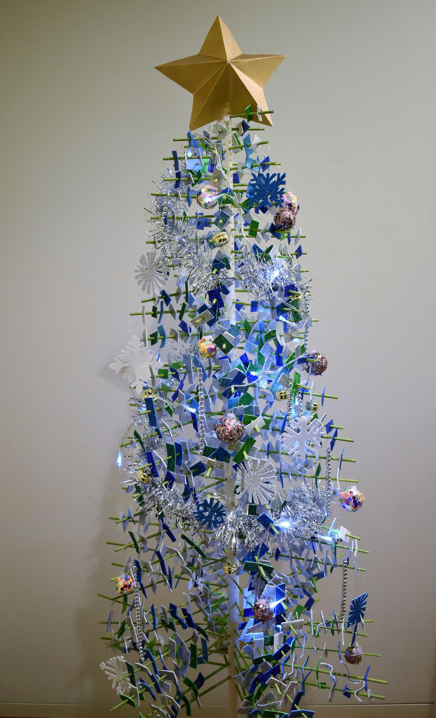 Improvised Christmas Tree : 13 Steps (with Pictures) - Instructables