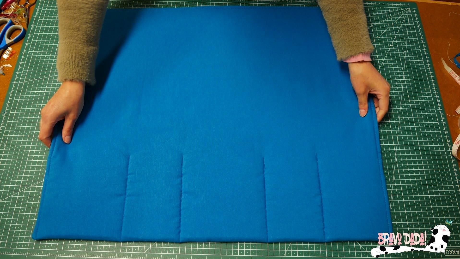 DIY How to Make a Quilted Sewing Machine Mat With Pockets and Thread ...