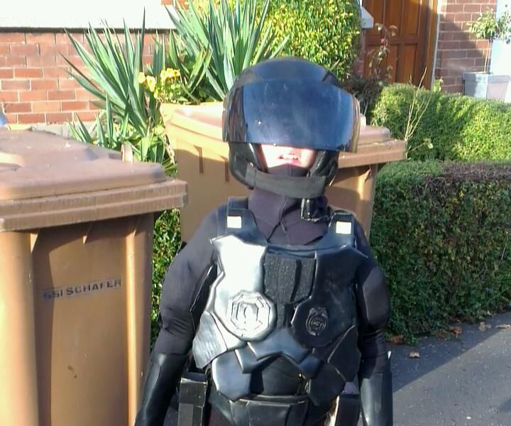 RoboCop Costume : 11 Steps (with Pictures) - Instructables