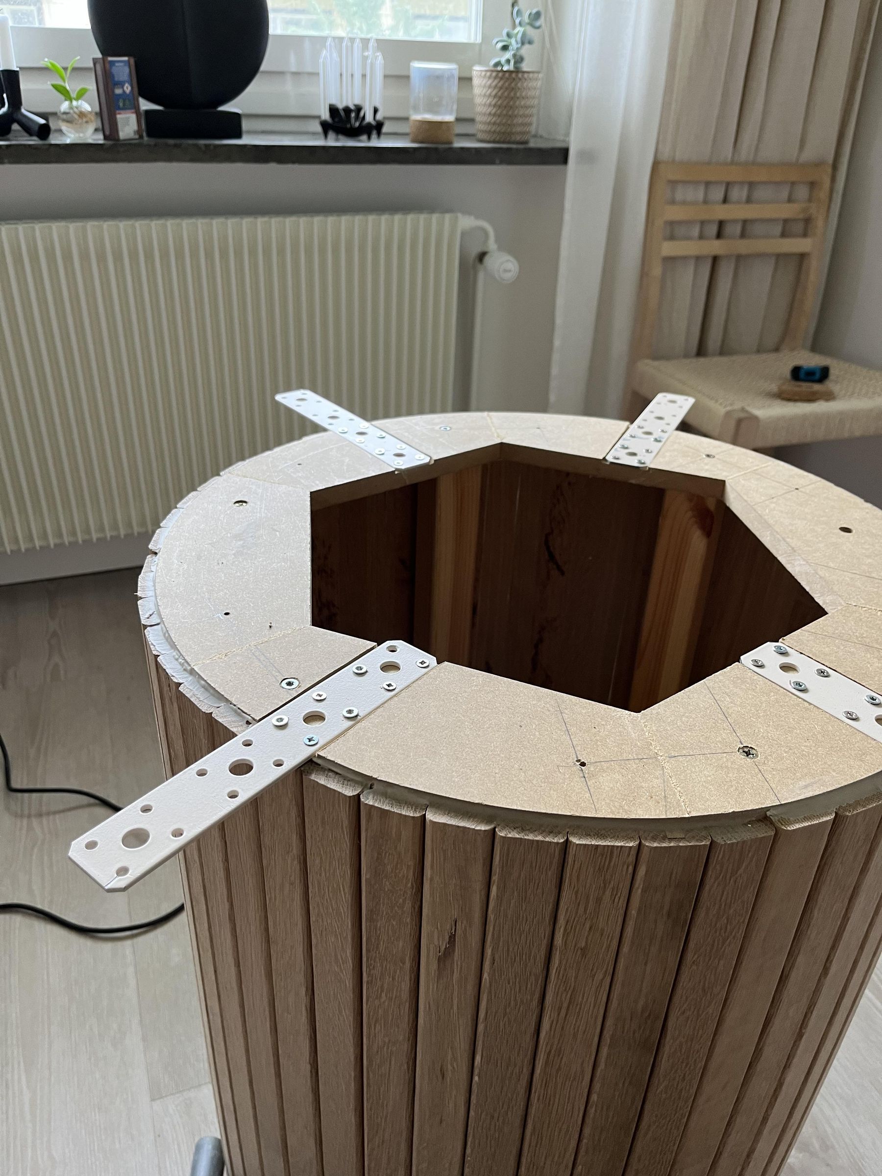 Circular Table Re-Design (Three to Single Leg) : 8 Steps (with Pictures ...