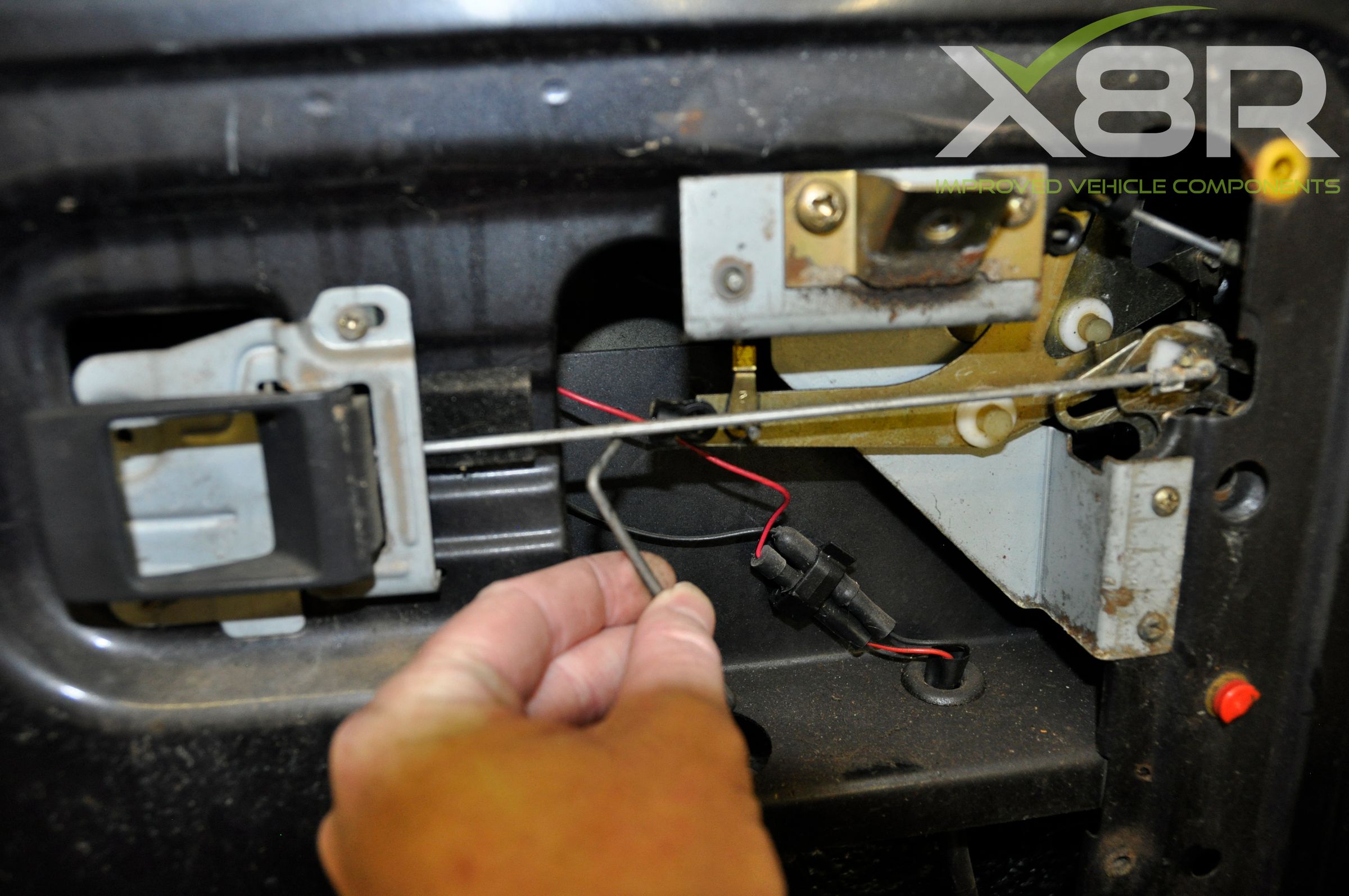 Fitting Our Replacement Door Lock Springs Land Rover Discovery 1 Range ...