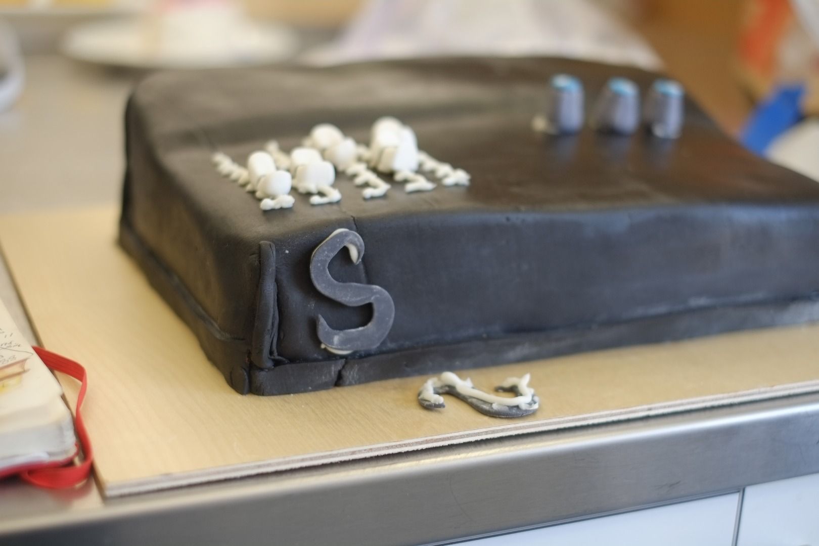 Soundboard Cake With Working Volt Meters : 12 Steps (with Pictures ...