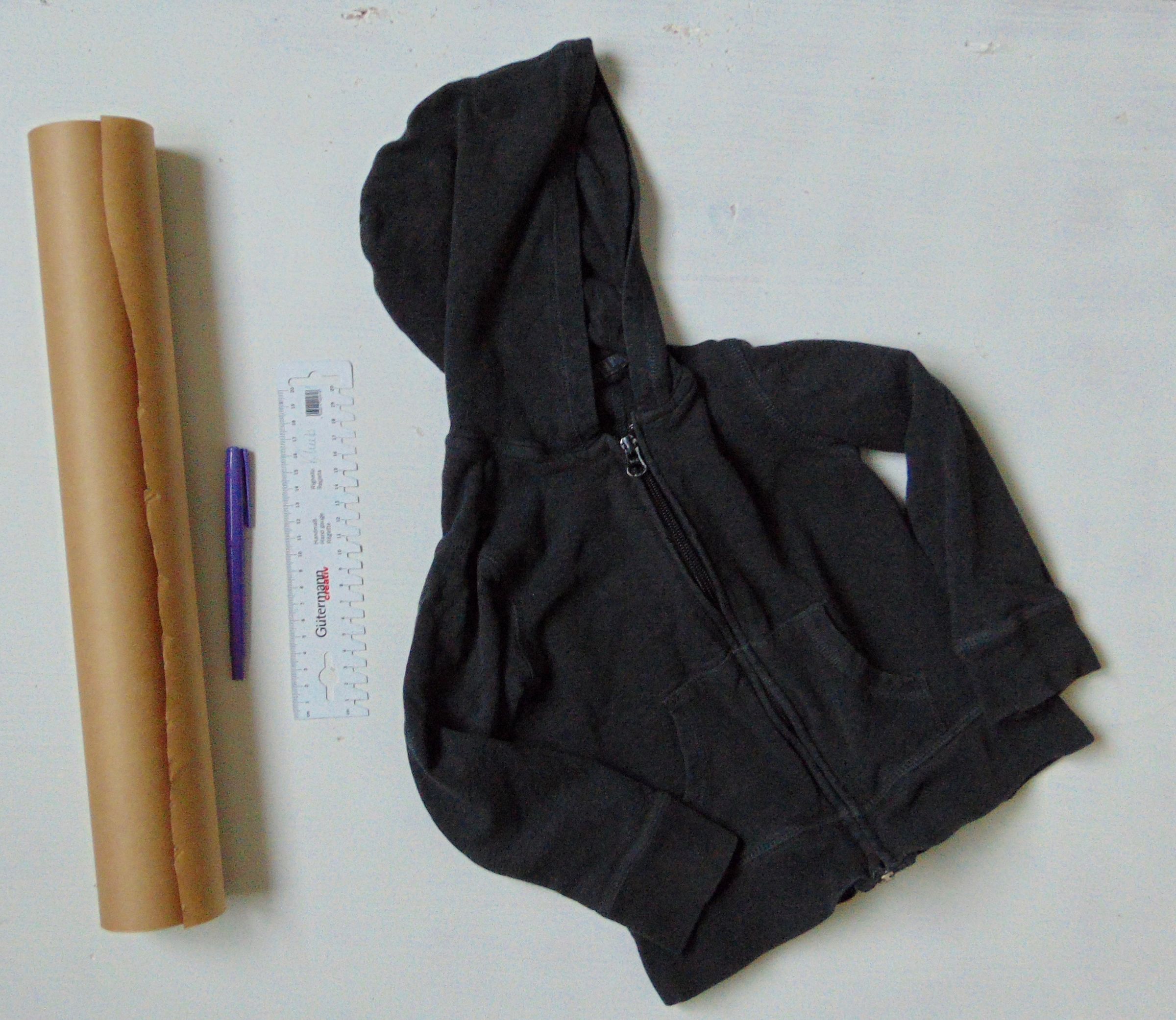 Warm Cloak From an Old Blanket : 12 Steps (with Pictures) - Instructables
