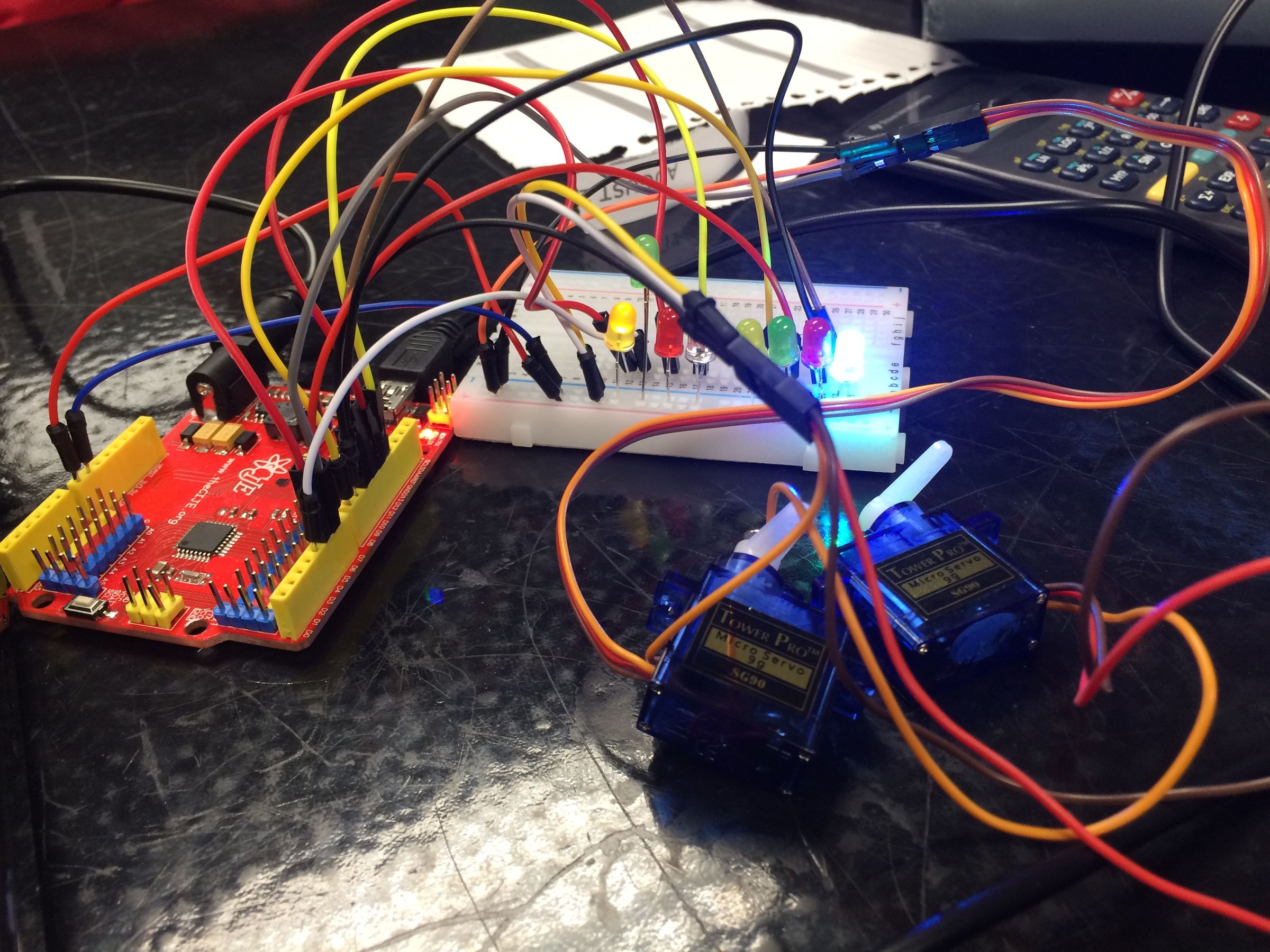 Twister With Servo Motor (4 Colors) : 4 Steps (with Pictures ...