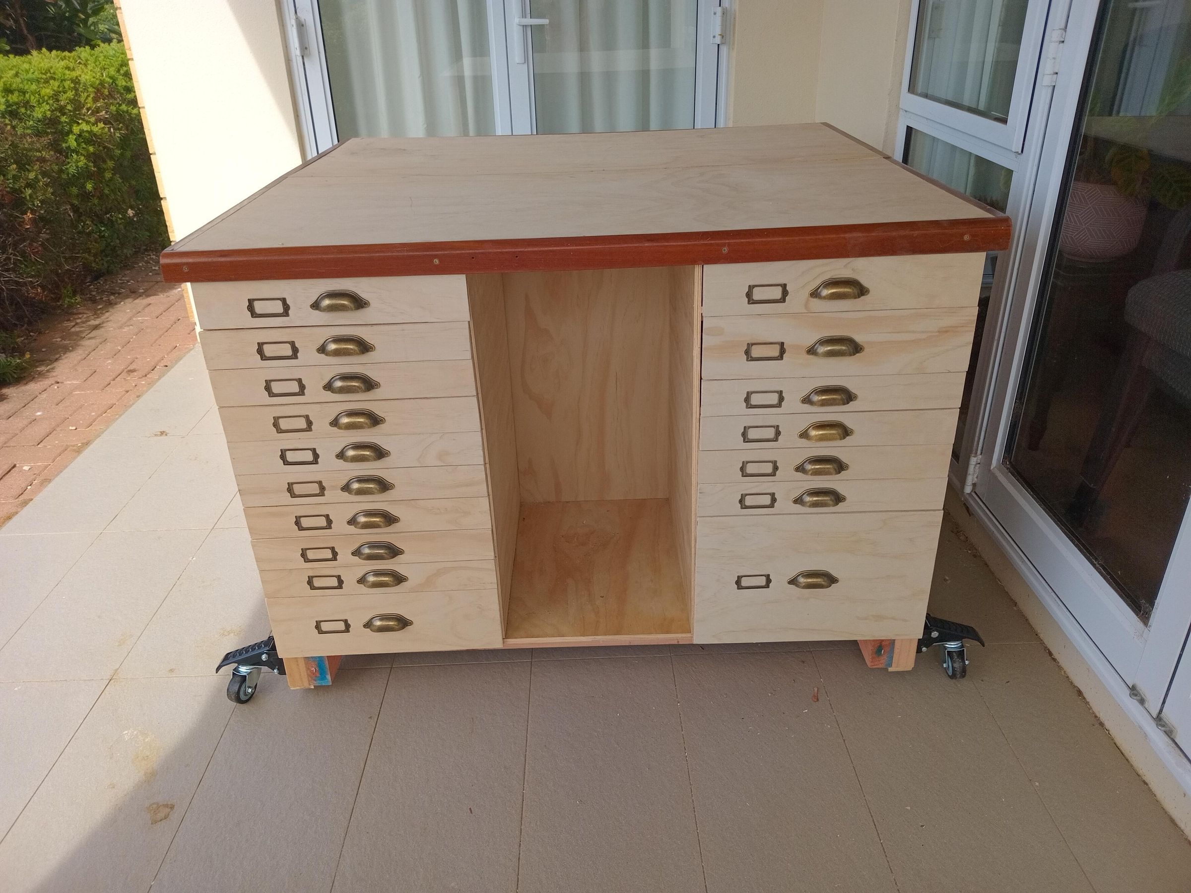 A New Workbench With Storage : 17 Steps (with Pictures) - Instructables