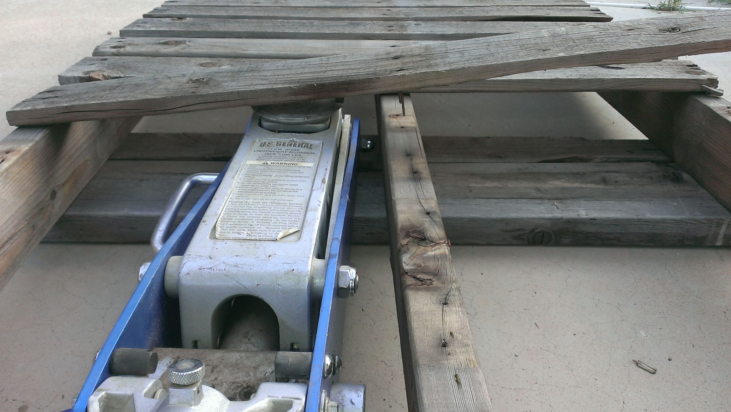 How to Disassemble a Pallet Without a Saw. : 8 Steps - Instructables