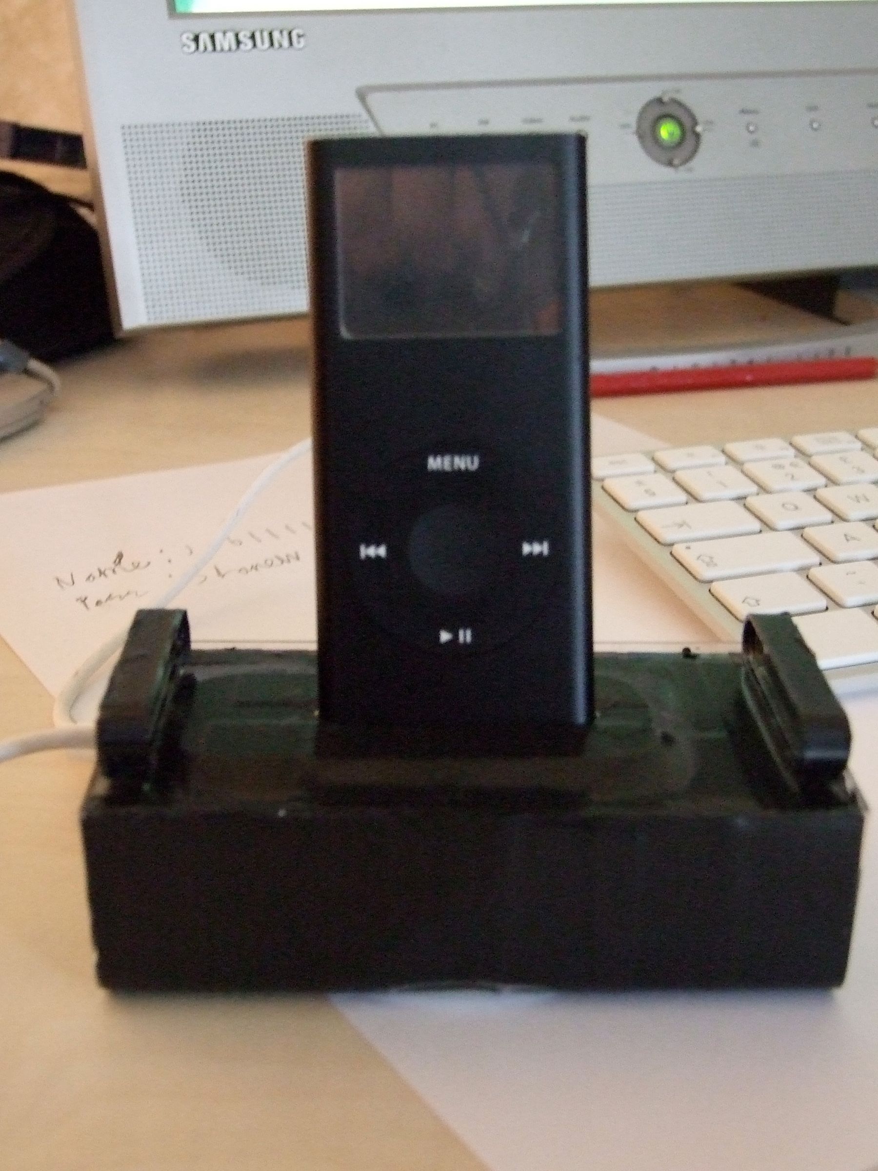 Make Your Own Ipod Nano Dock With Out-Of-The-Box Objects. : 6 Steps - Instructables