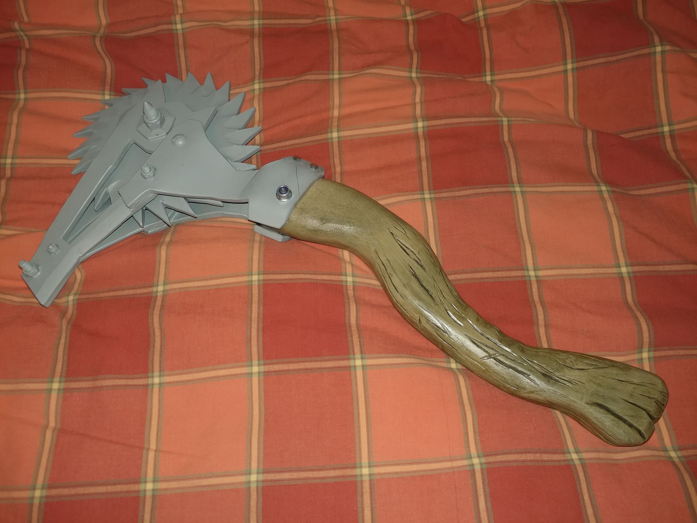 Krieg's Buzz Axe (Borderlands 2) : 8 Steps - Instructables