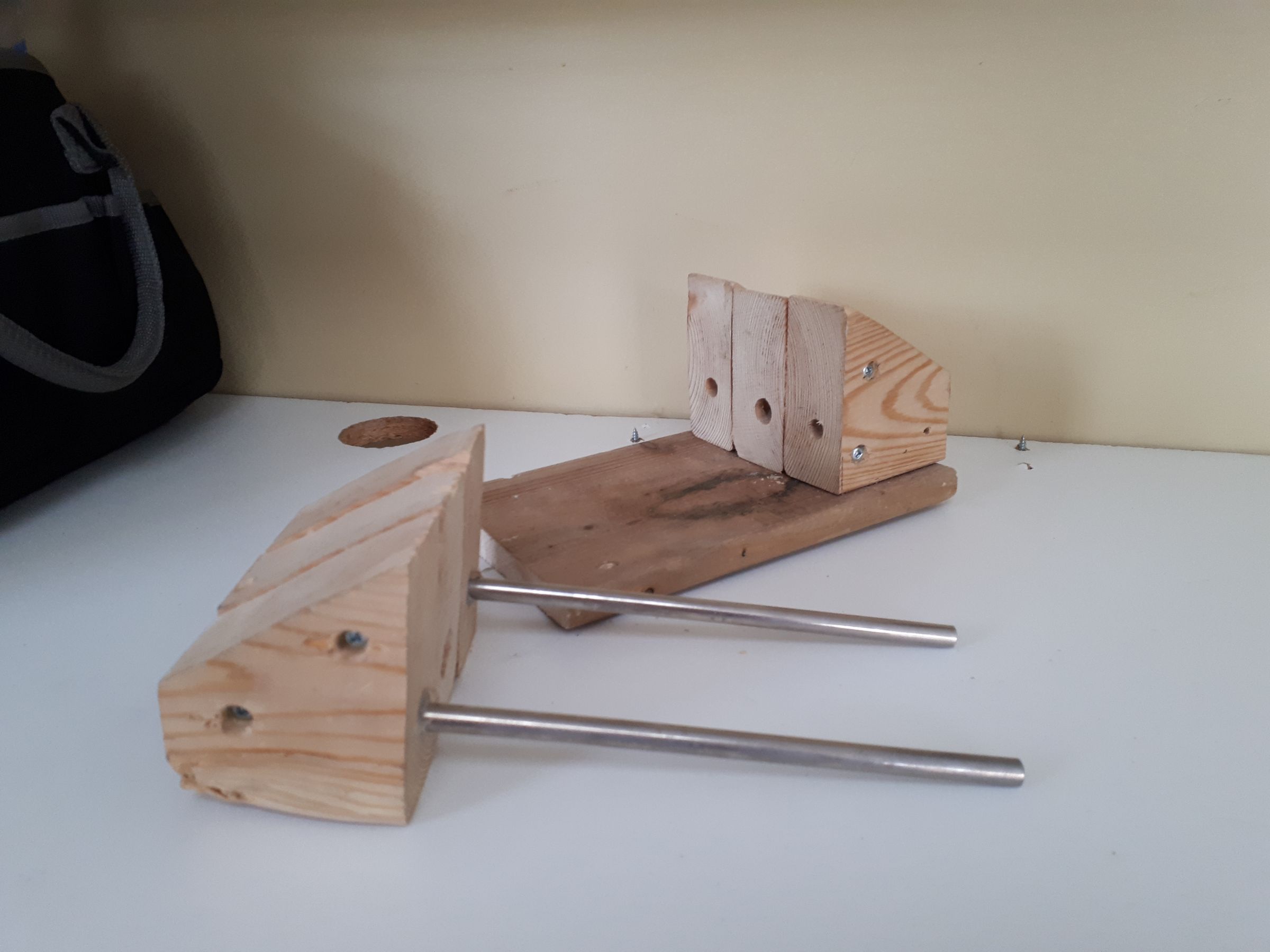 Simple Vise for Beginners (Minimal Tools) : 9 Steps - Instructables