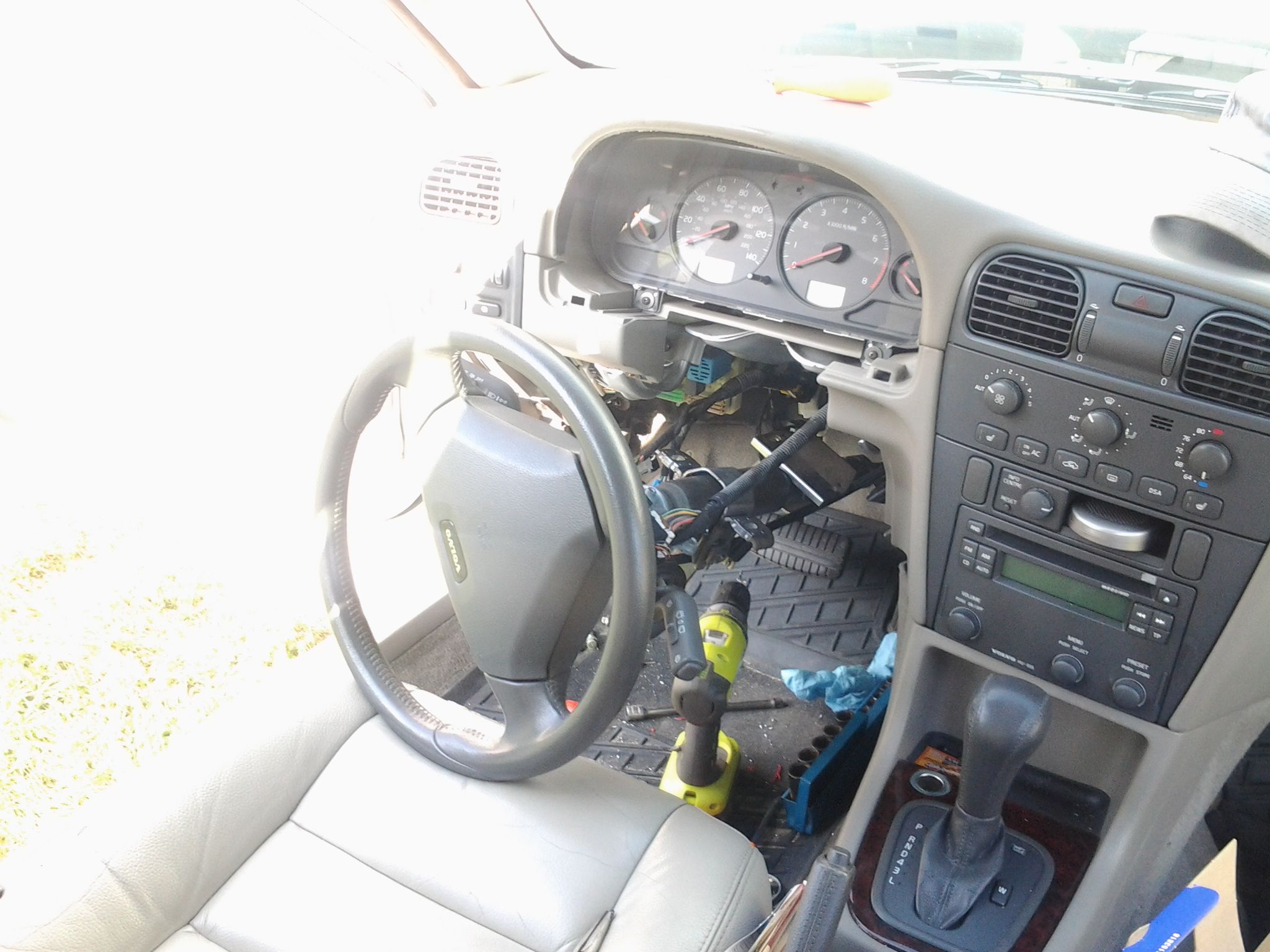 Steering Lock Replacement, 2004 Volvo V40 : 10 Steps (with Pictures ...