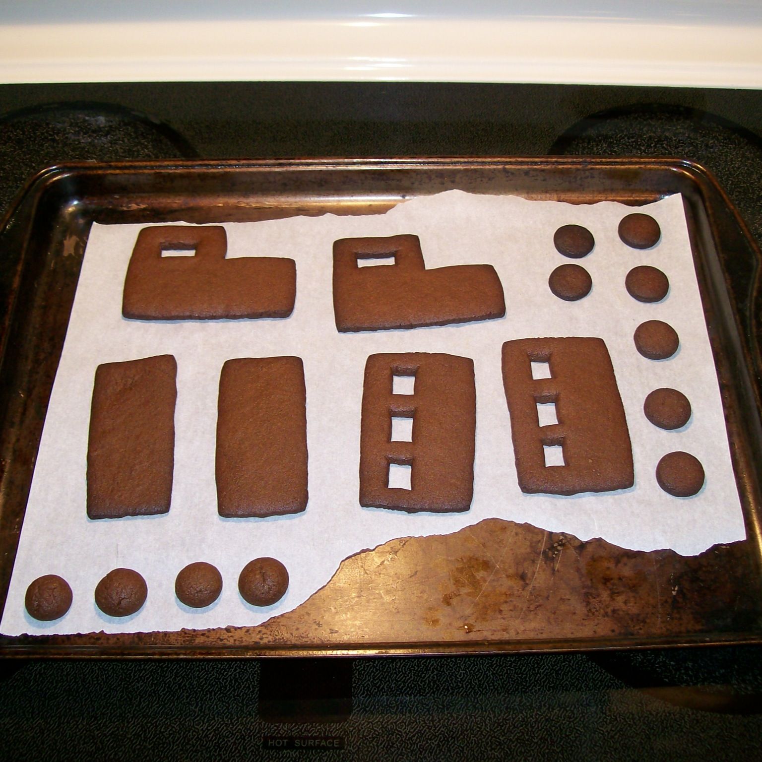 Moving Gingerbread Train Cookie : 6 Steps (with Pictures) - Instructables