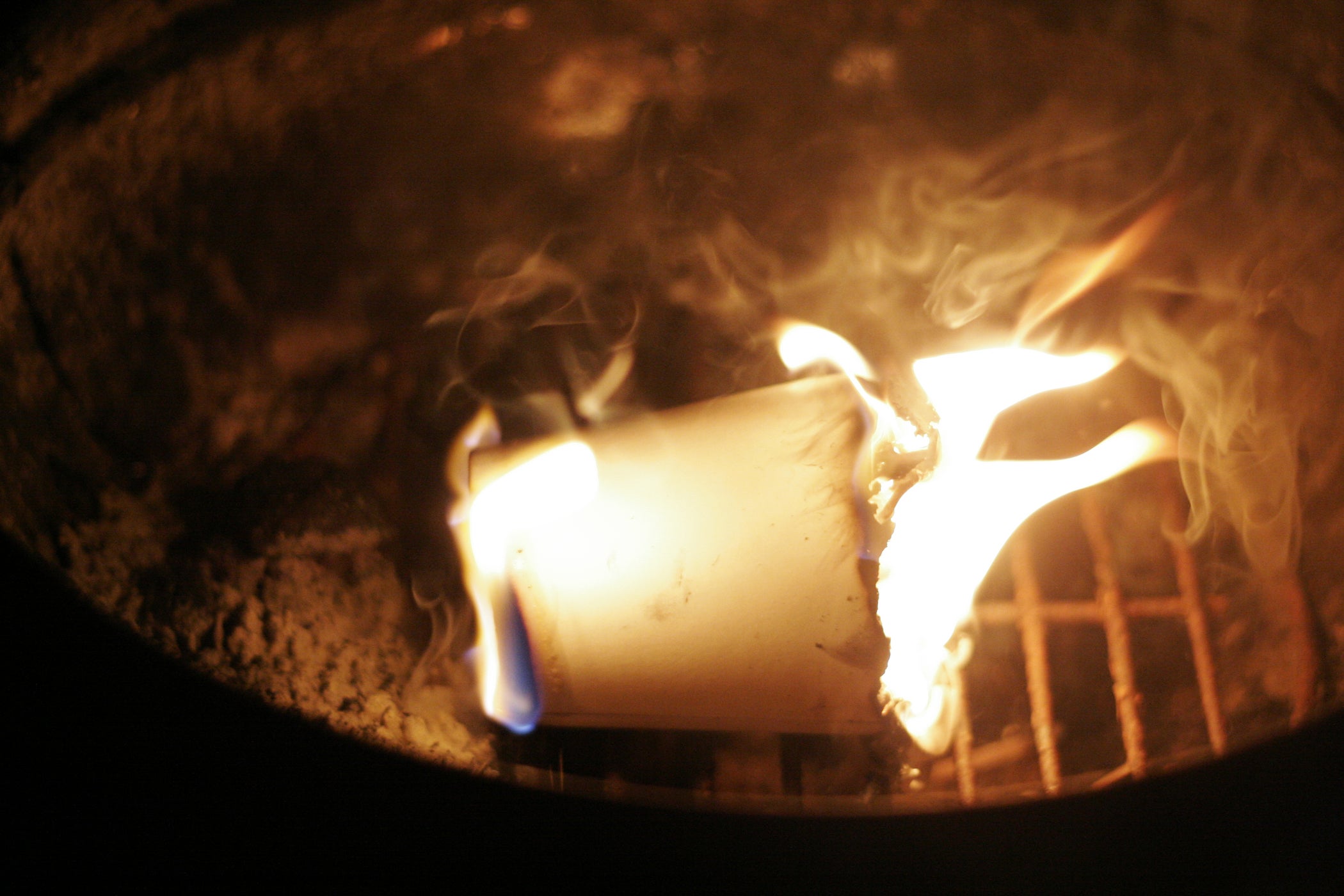 Java Fire Log in a Used Paper Coffee Cup : 8 Steps - Instructables