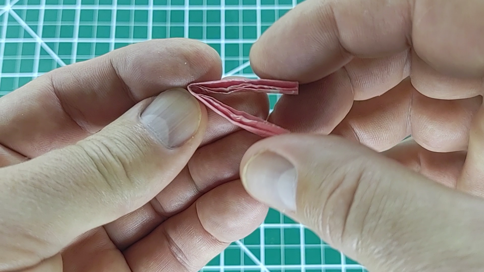 How to Make a Candy Wrapper Chain : 7 Steps (with Pictures) - Instructables