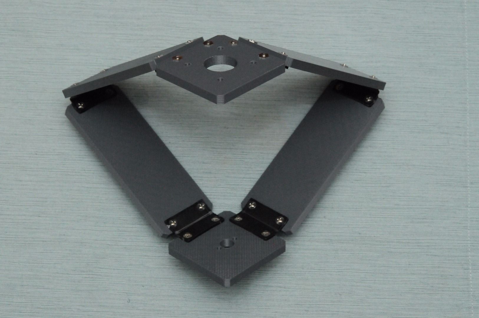 Low-Cost Linear Actuator Based on the Sarrus Linkage : 11 Steps (with ...