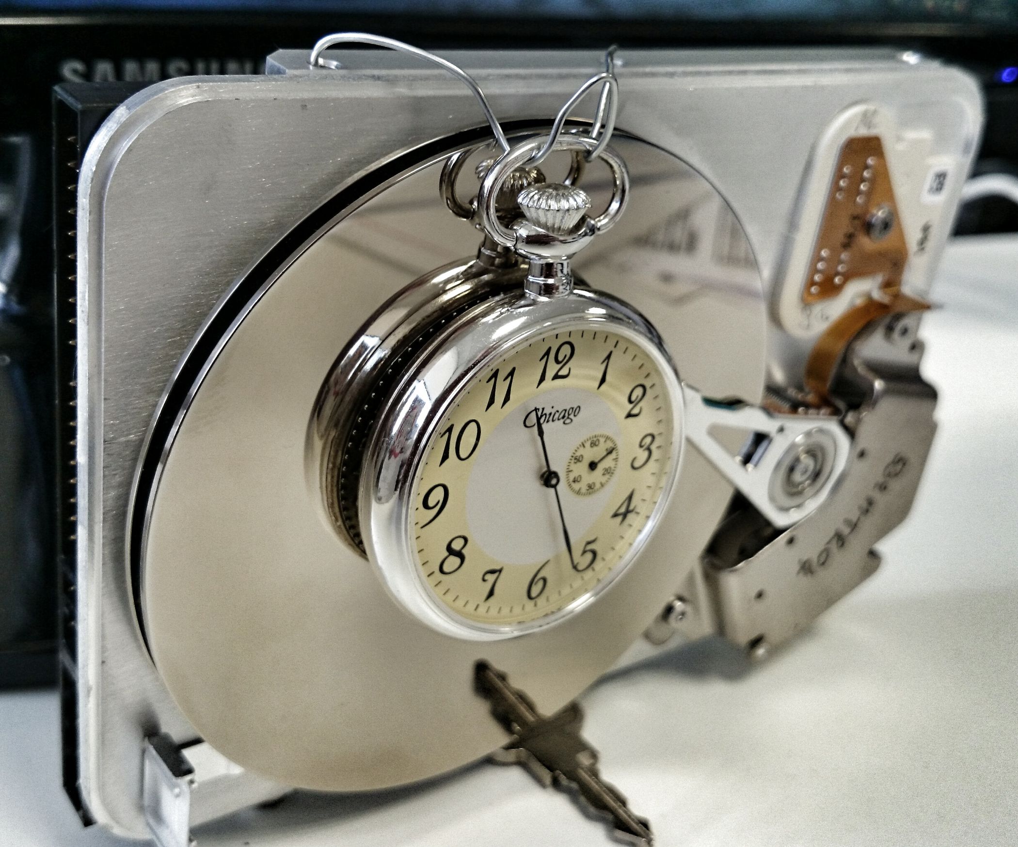 Hard Drive Clock: the Easiest Way ! - Instructables