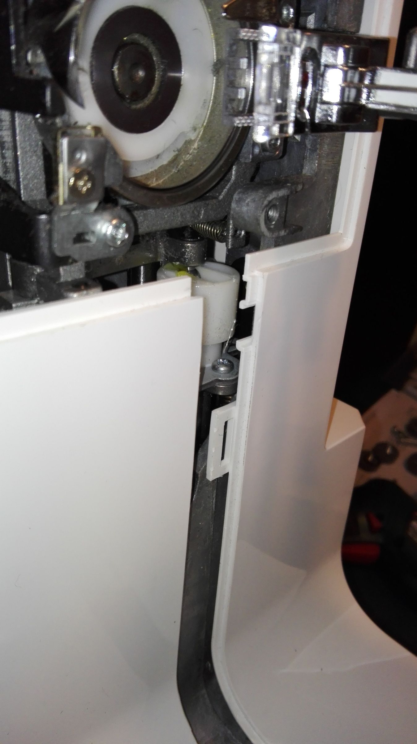 Repair a Singer-sewing-machine With Unsynchronus Needle : 3 Steps ...