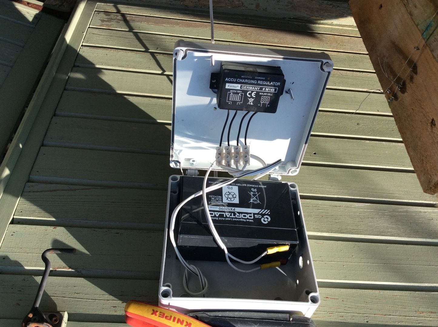 Raised Bed Electric Slug Fence : 3 Steps (with Pictures) - Instructables