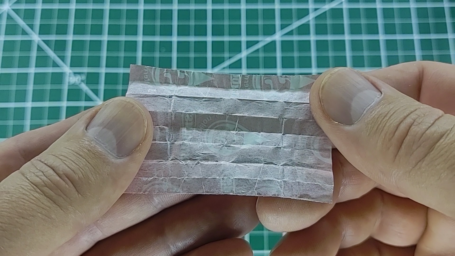 How to Make a Candy Wrapper Chain : 7 Steps (with Pictures) - Instructables