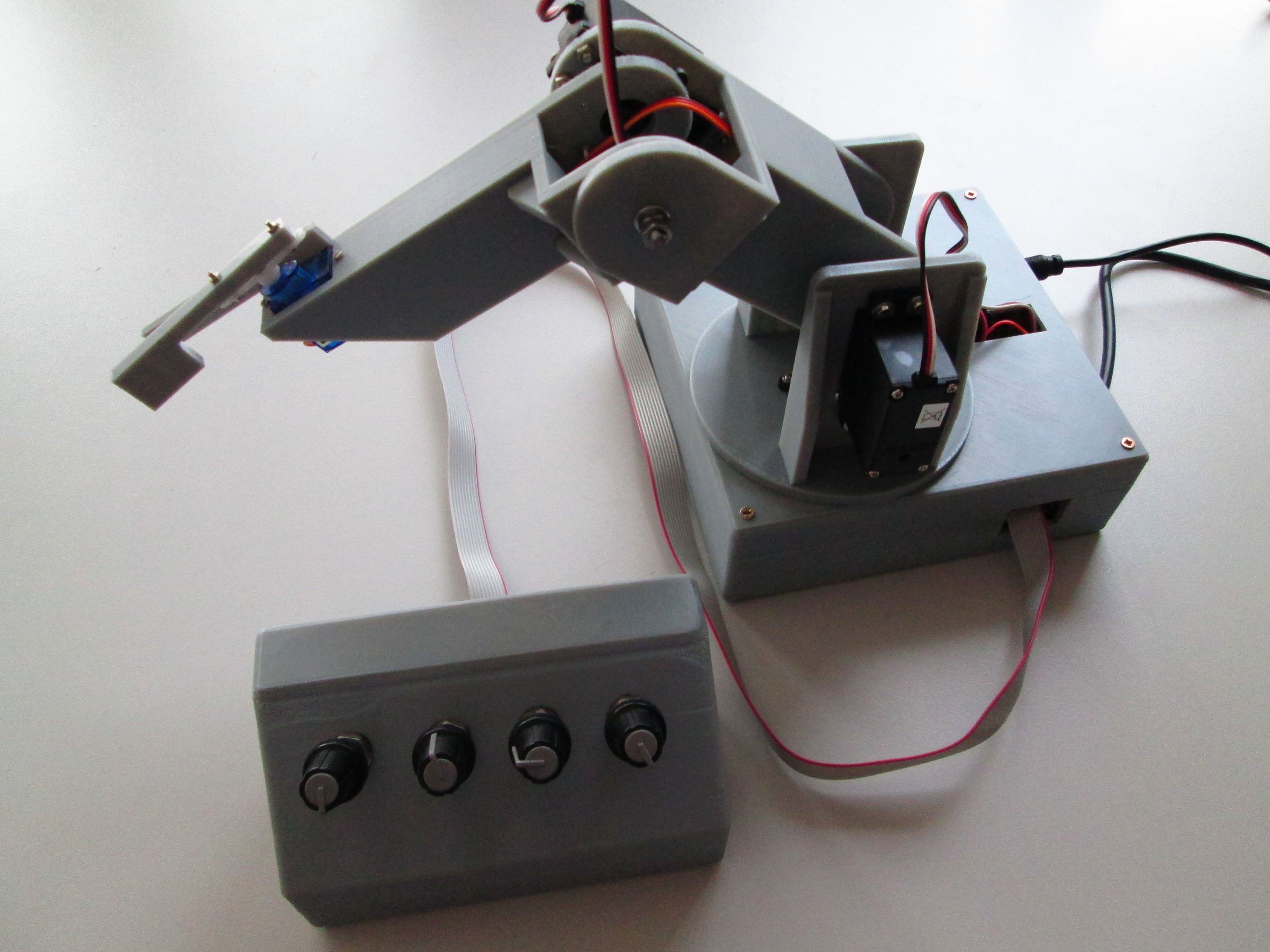 Robotic Arm Controlled by Arduino and PC : 10 Steps - Instructables