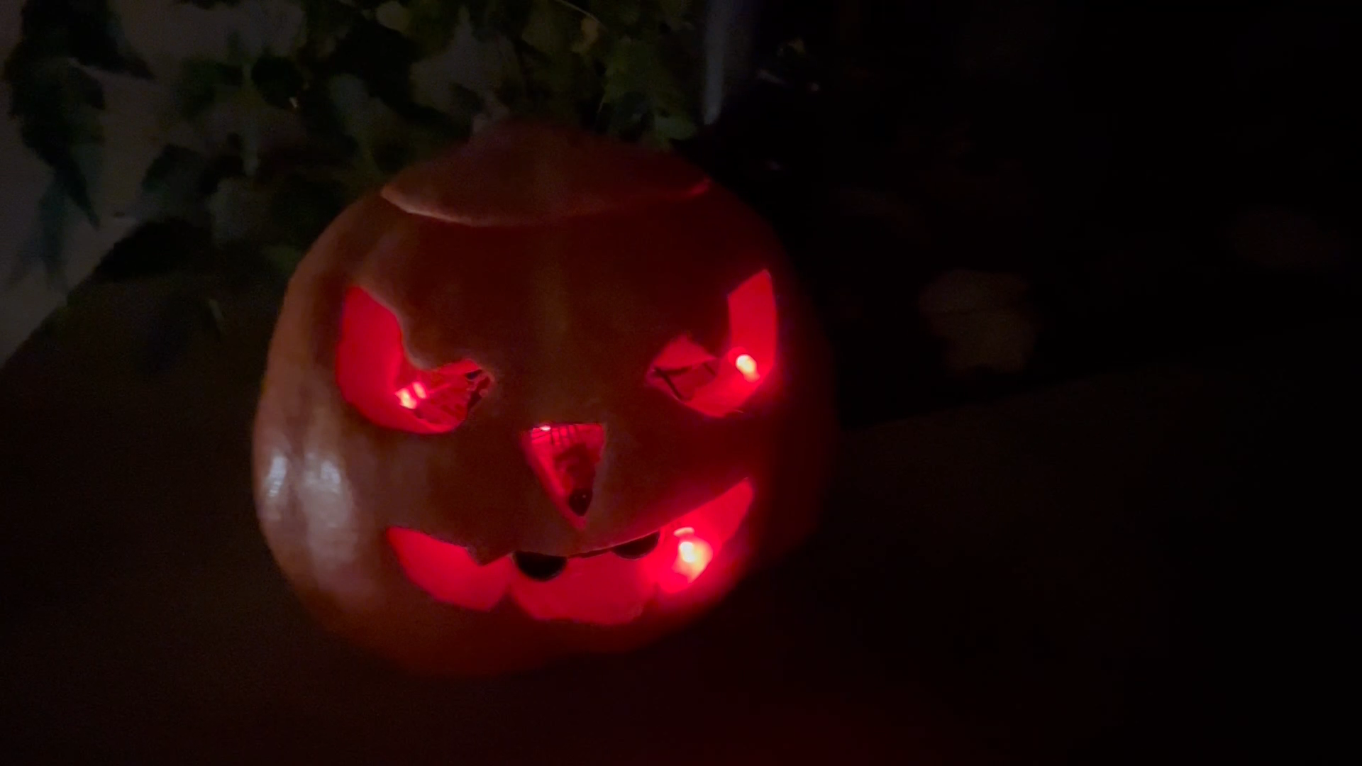 Distance Sensing Jack-o'-Lantern With Glowing Eyes and Evil Laugh : 6 ...