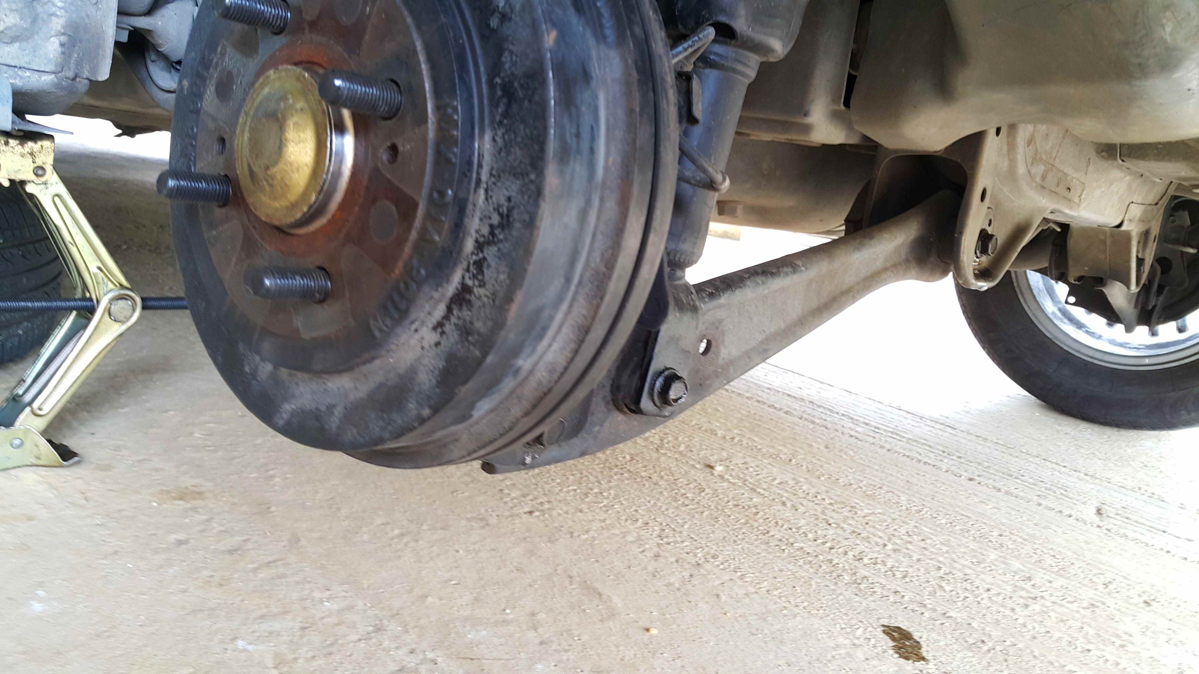 Installing Aftermarket Rear Suspension Lower Control Arms! : 3 Steps ...