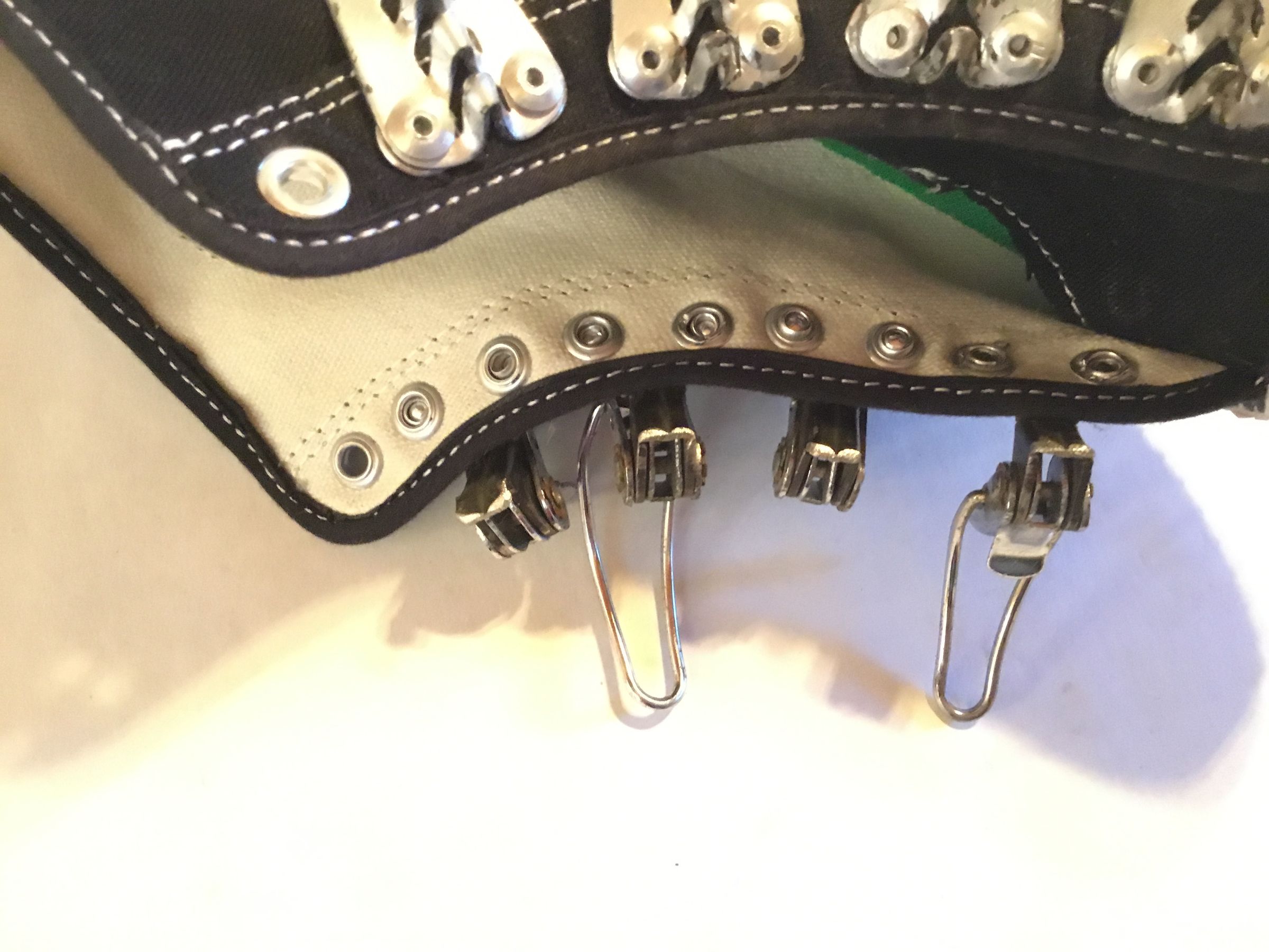 Ski Buckle Hi Tops : 4 Steps - Instructables