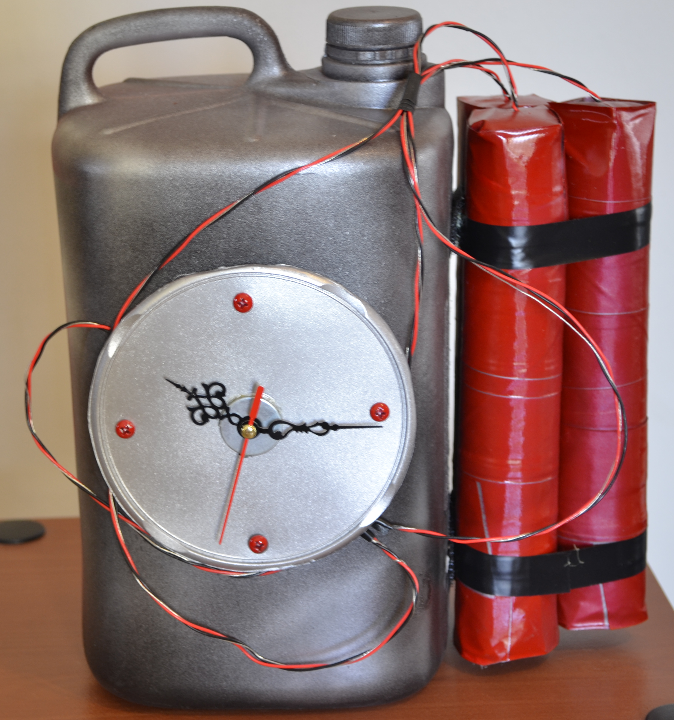 Boom Boom Clock Bomb Prop : 4 Steps (with Pictures) - Instructables