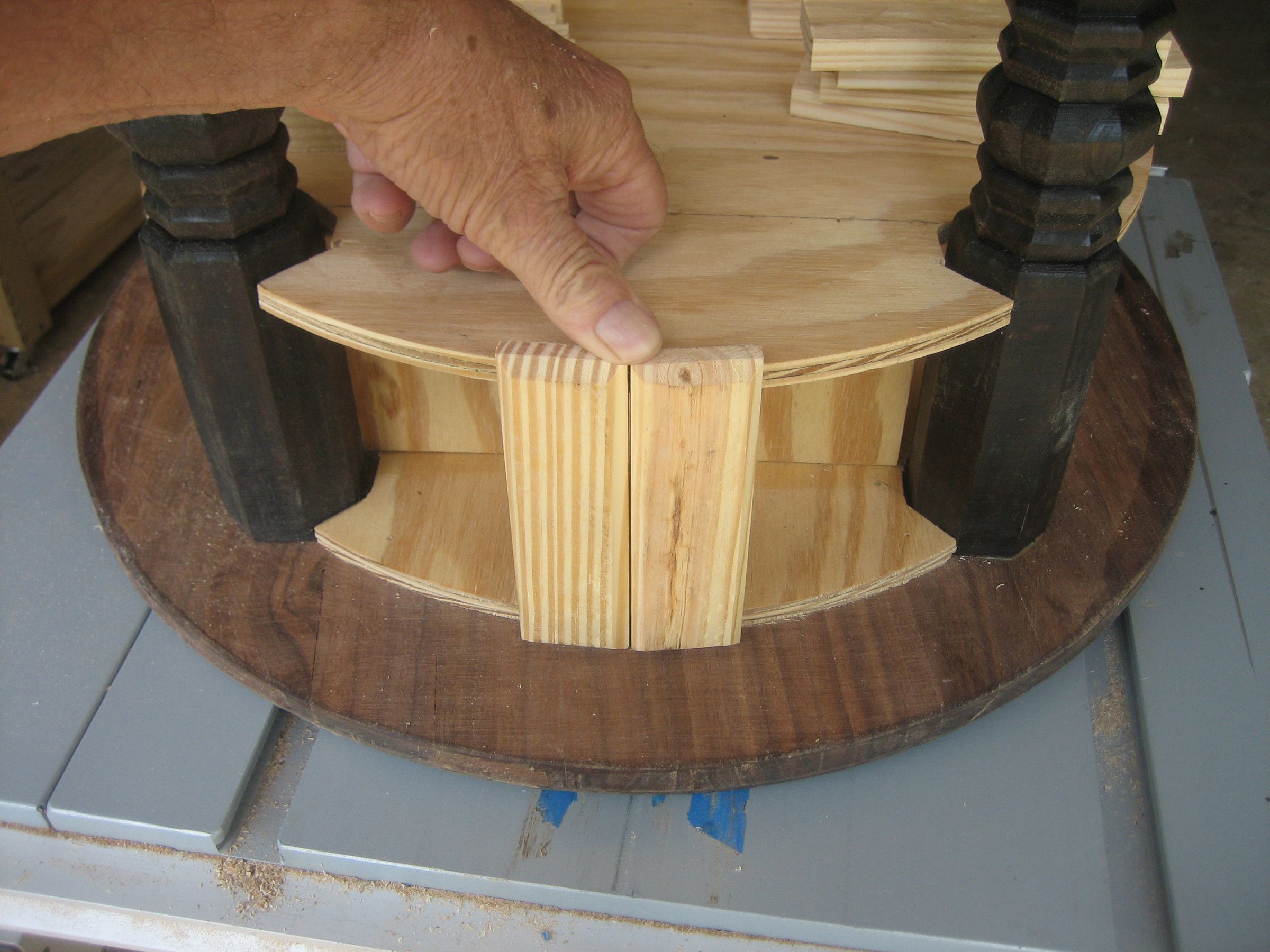 ROUND TABLE WITH SECRET COMPARTMENT : 11 Steps (with Pictures ...