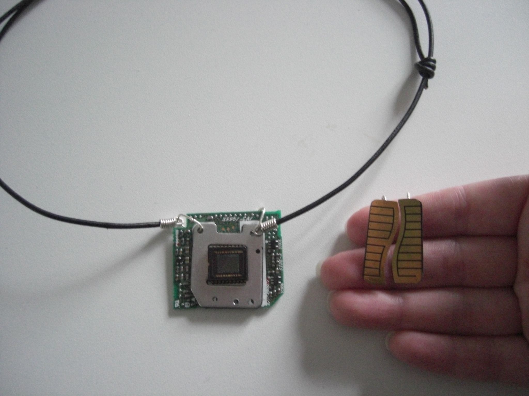 Reusing Old Camera Parts for Jewelry : 10 Steps (with Pictures ...