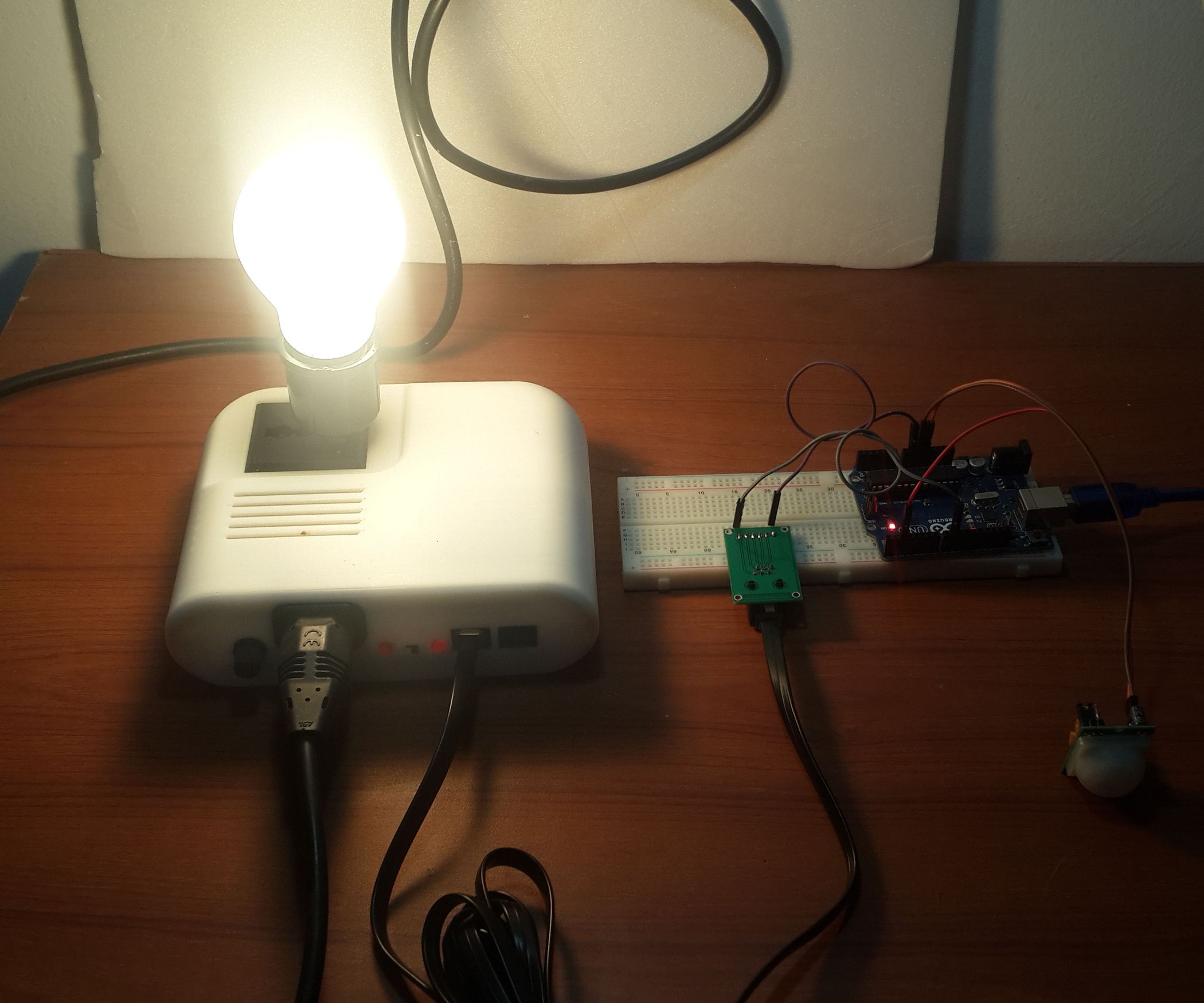 Arduino Board and PIR Motion Sensor Control AC Lamp : 4 Steps (with ...