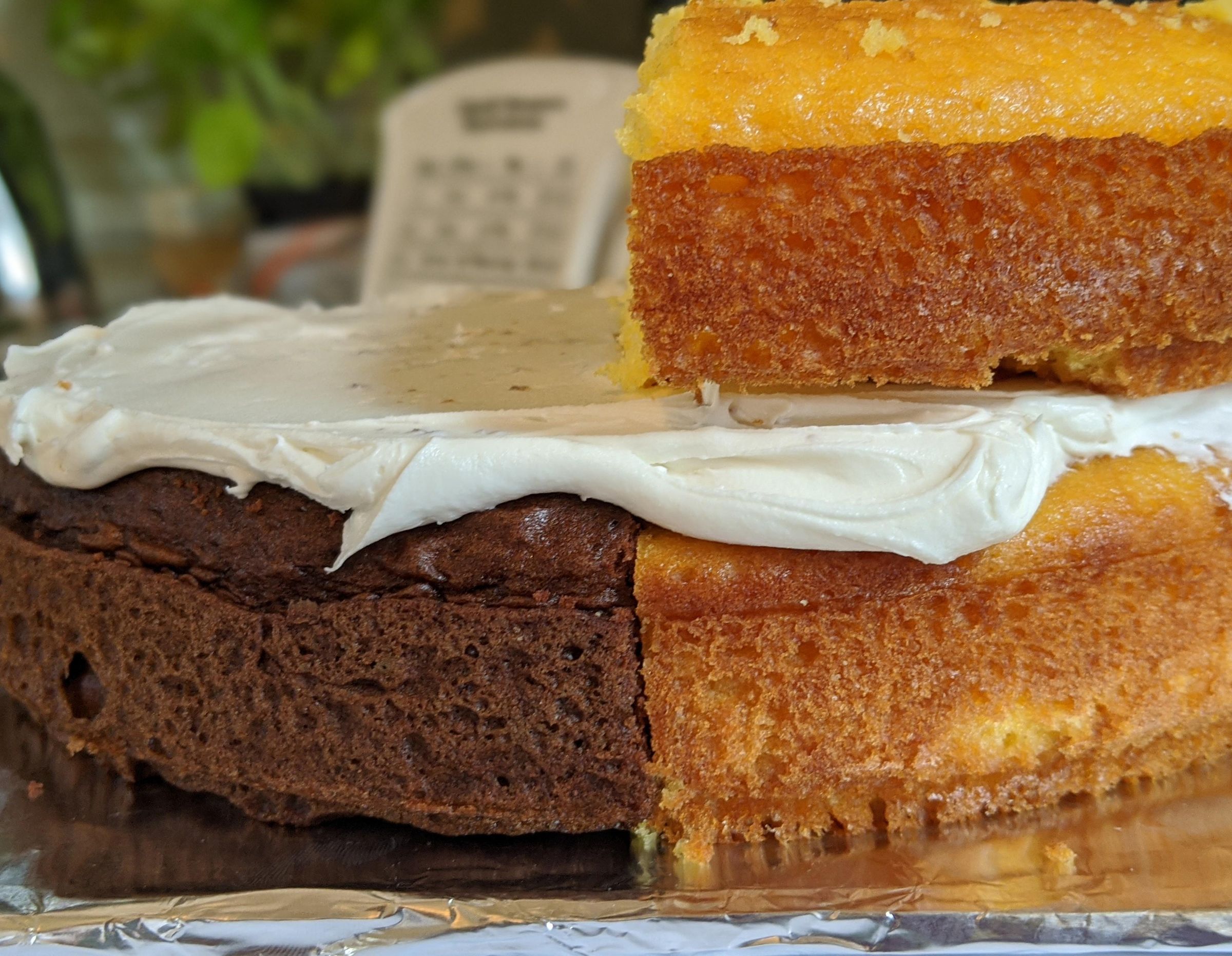 Two Flavor (Half & Half) Round Cake : 5 Steps - Instructables