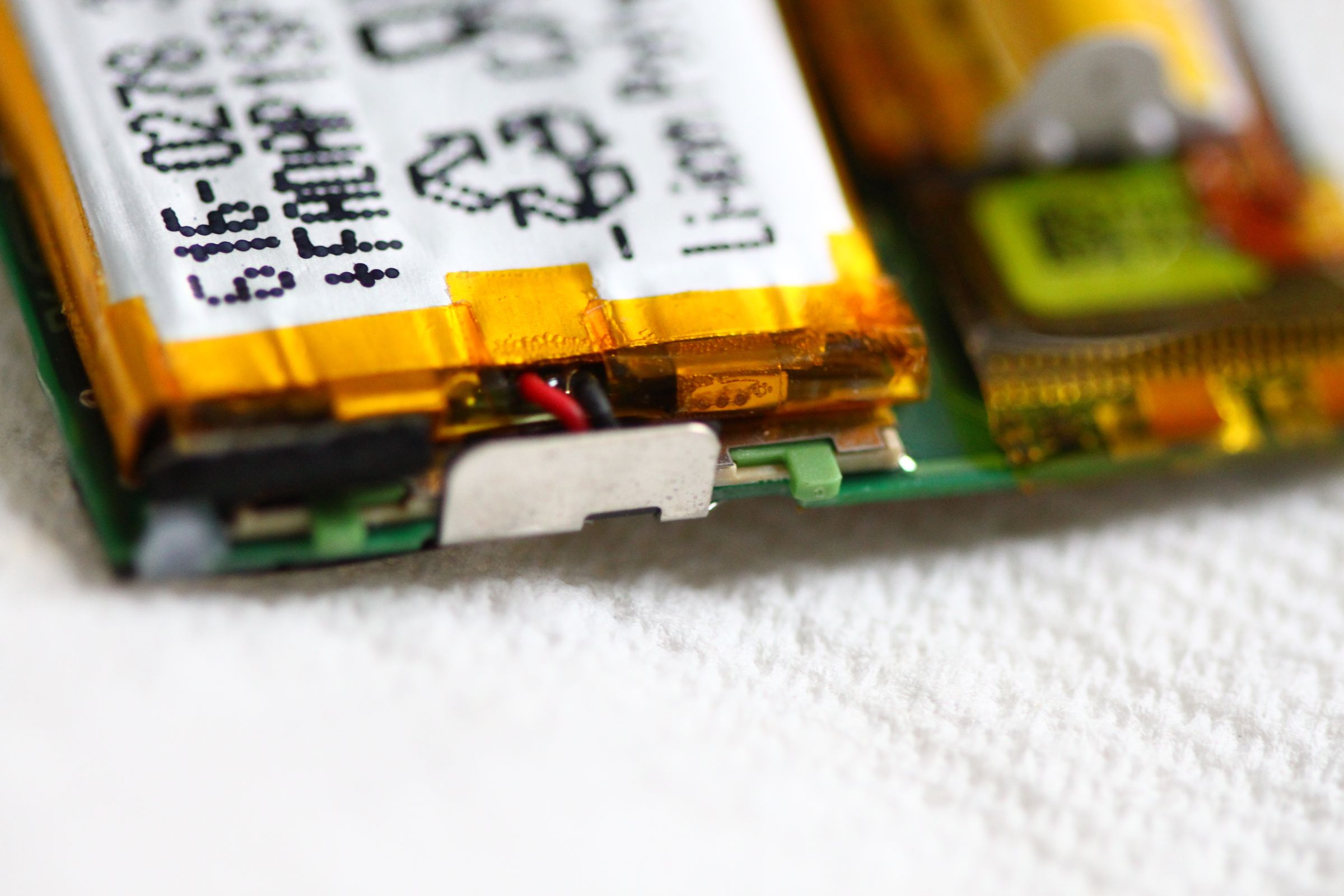 Tear Down for 2nd Generation IPod Shuffle : 5 Steps - Instructables