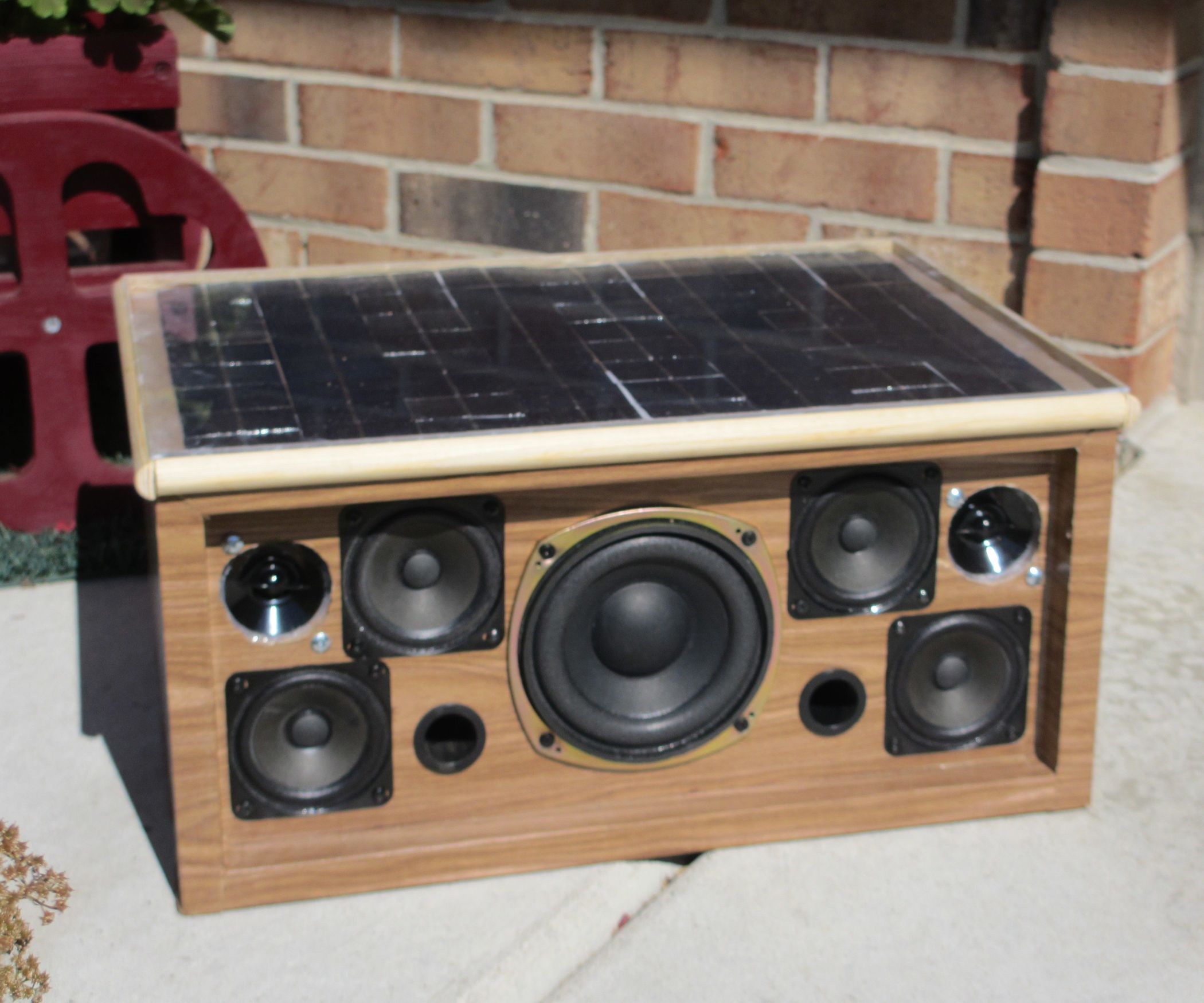 Solar Powered Speaker : 5 Steps - Instructables