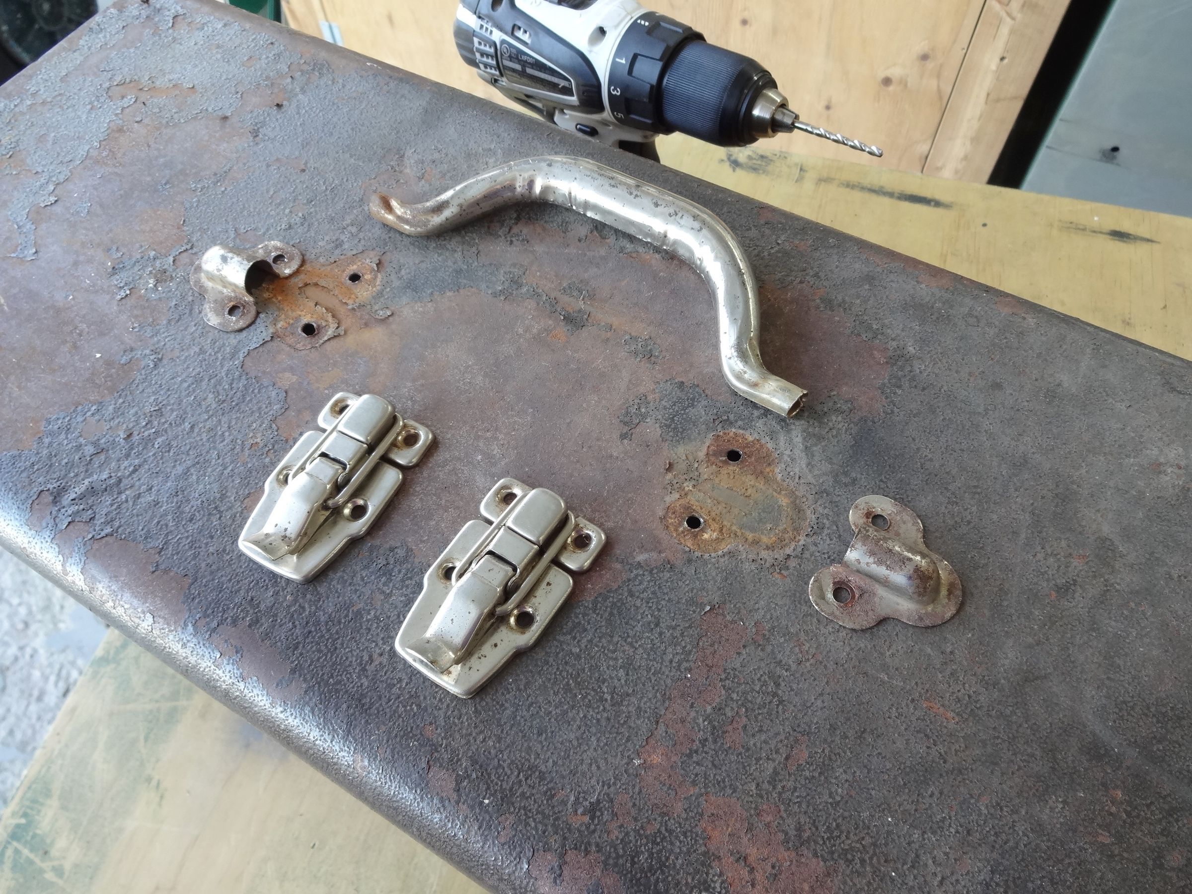 Restore a Rusty Toolbox : 14 Steps (with Pictures) - Instructables