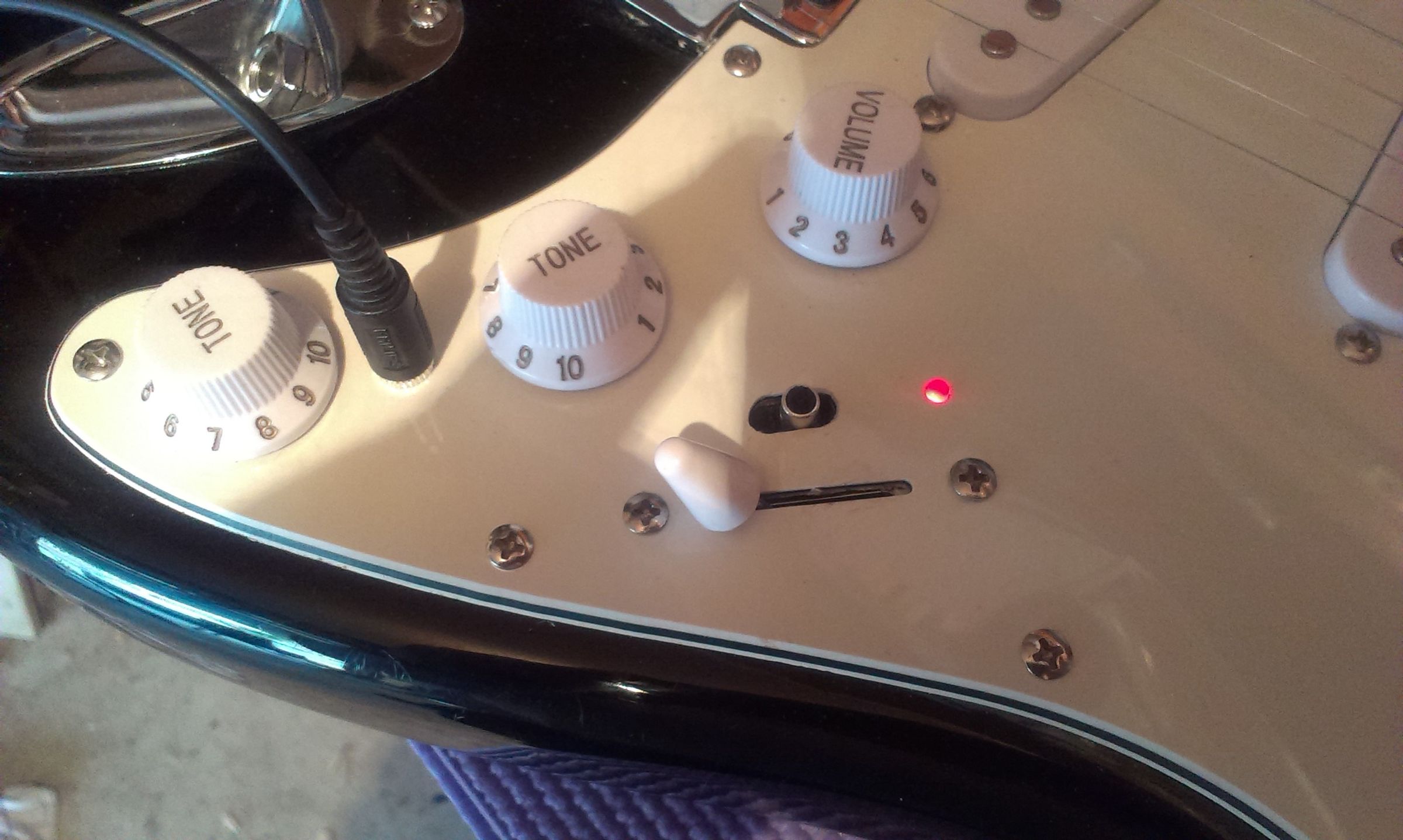 Built in Guitar Headphone Amp : 3 Steps (with Pictures) - Instructables