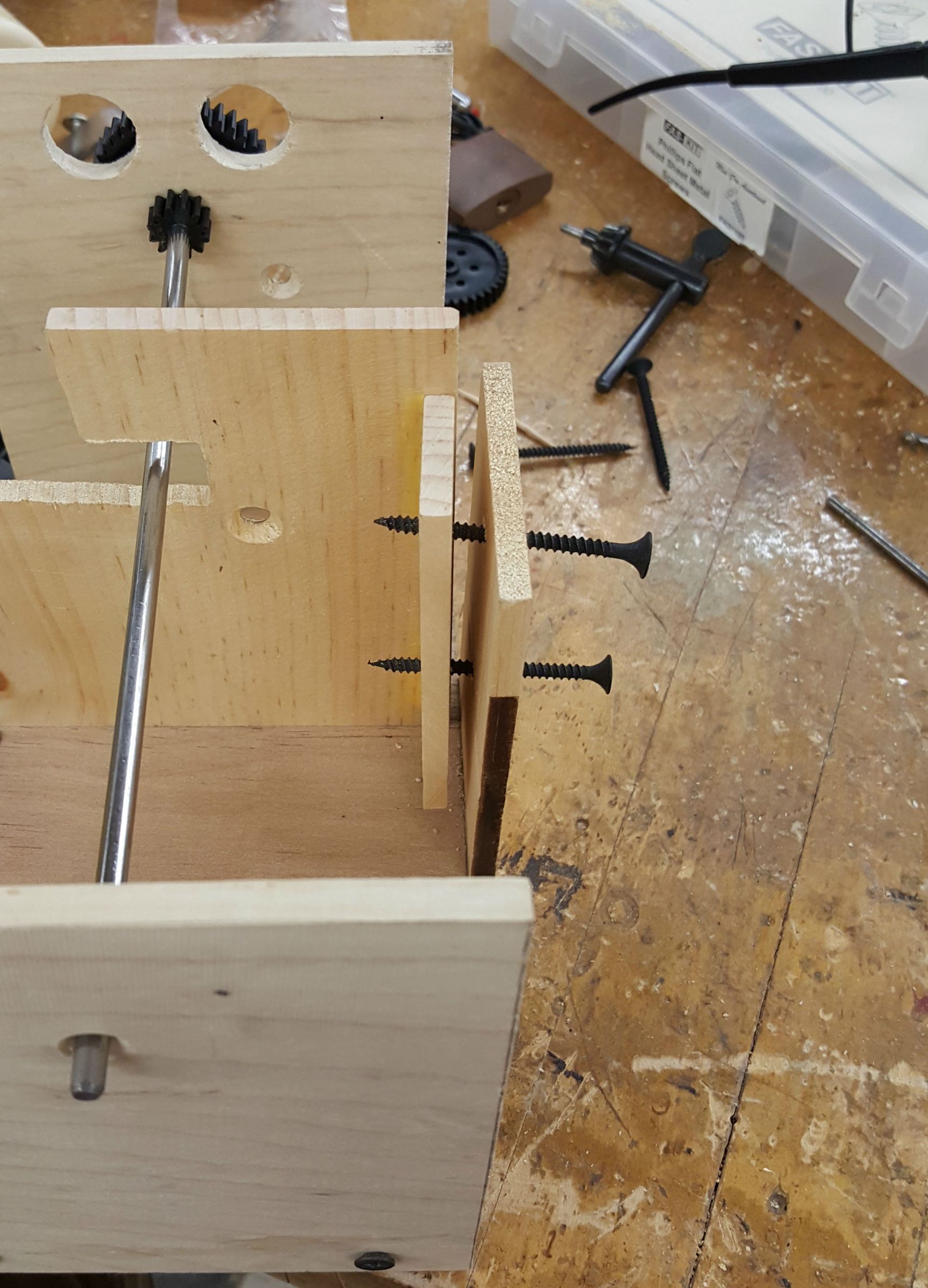 Hand Crank Generator : 14 Steps (with Pictures) - Instructables