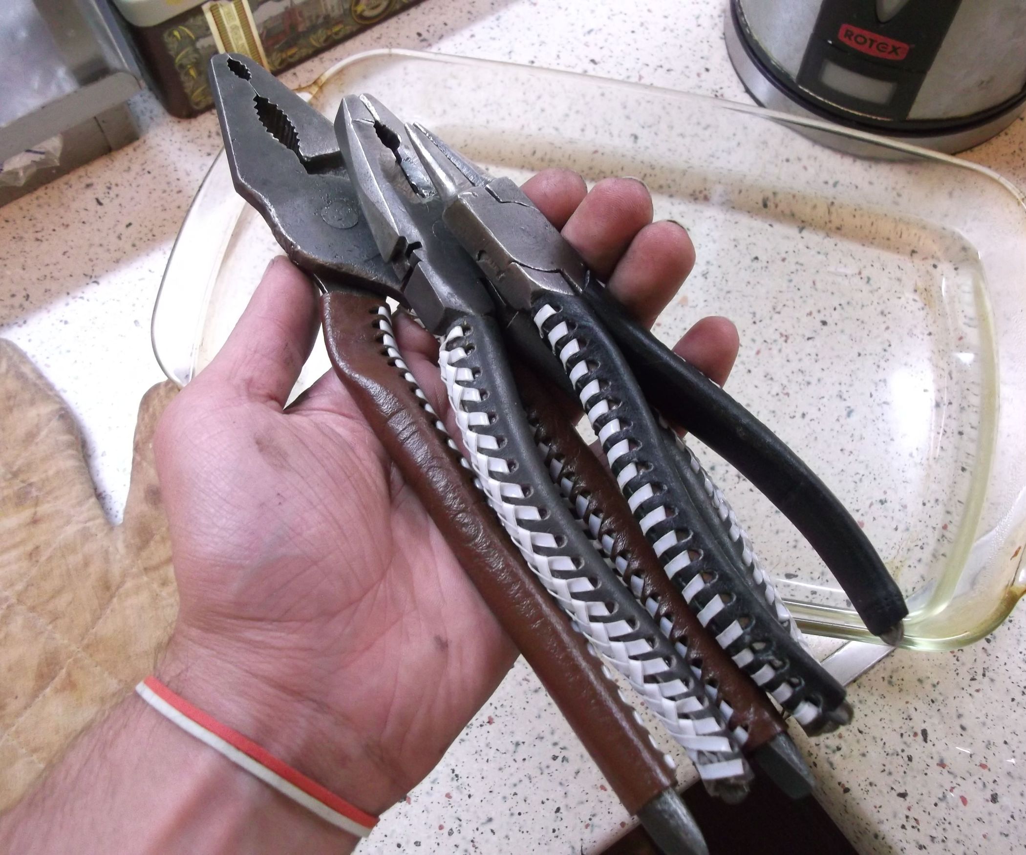 Making/Fixing Tool Grips With Plastic Bottle String : 8 Steps (with ...