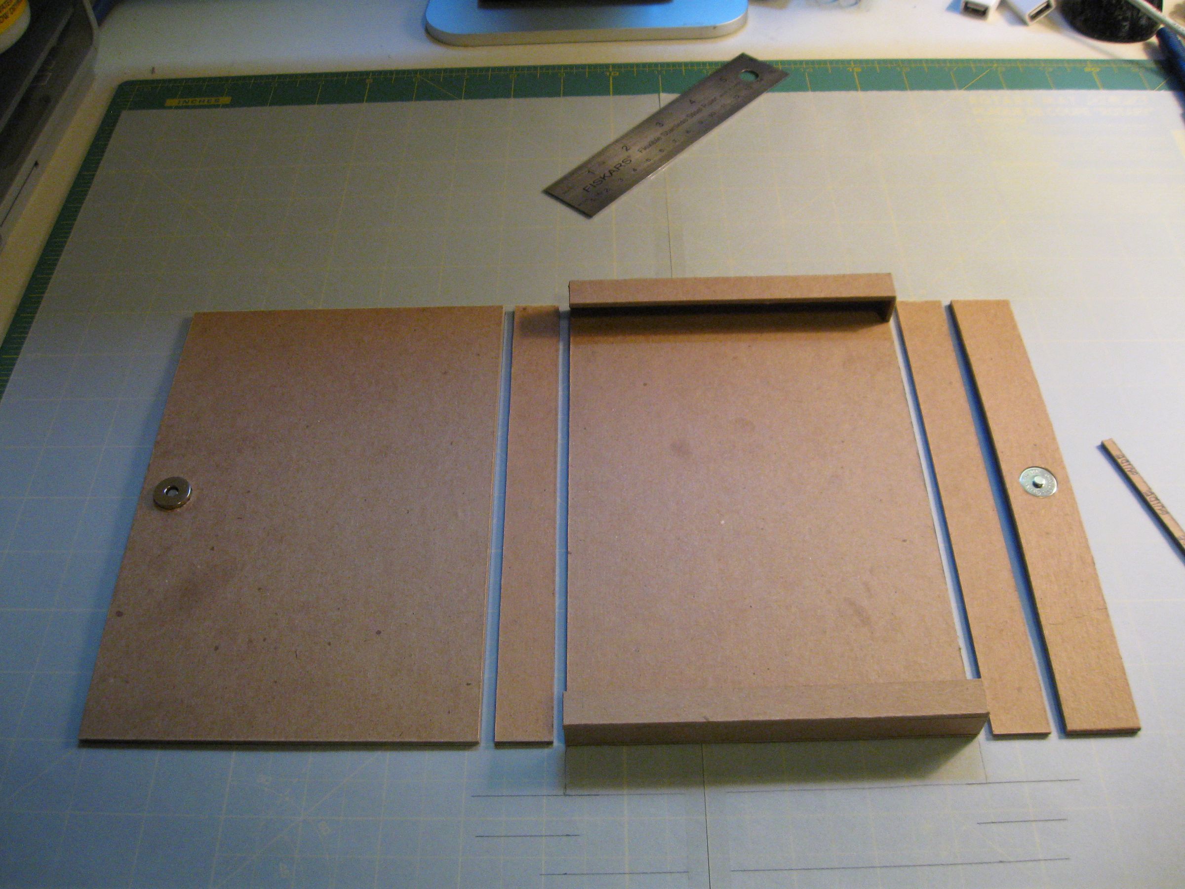 Kindle Cover W/ Magnetic Closure - Instructables