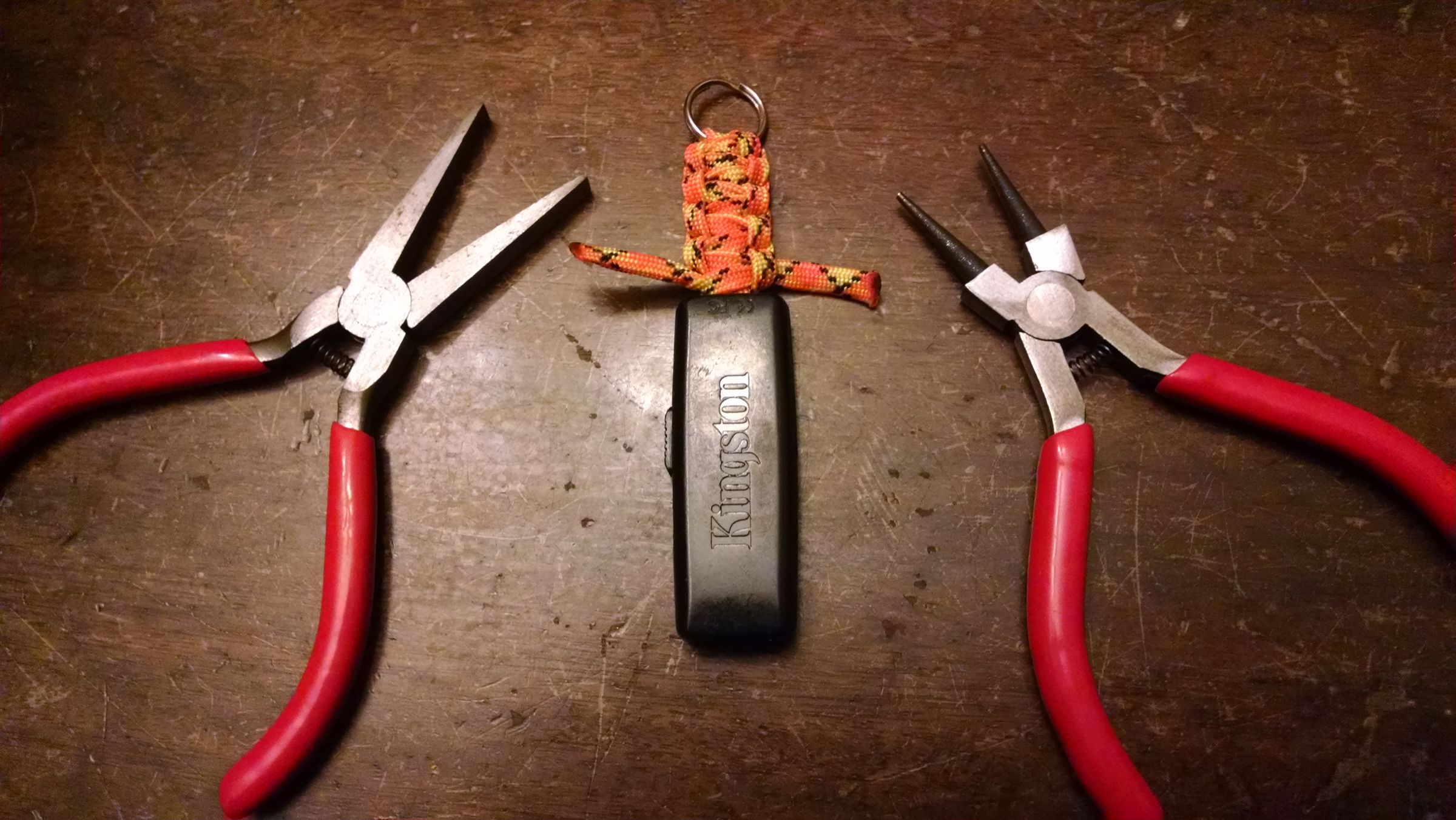 USB Flash Drive Paracord Fob : 5 Steps (with Pictures) - Instructables