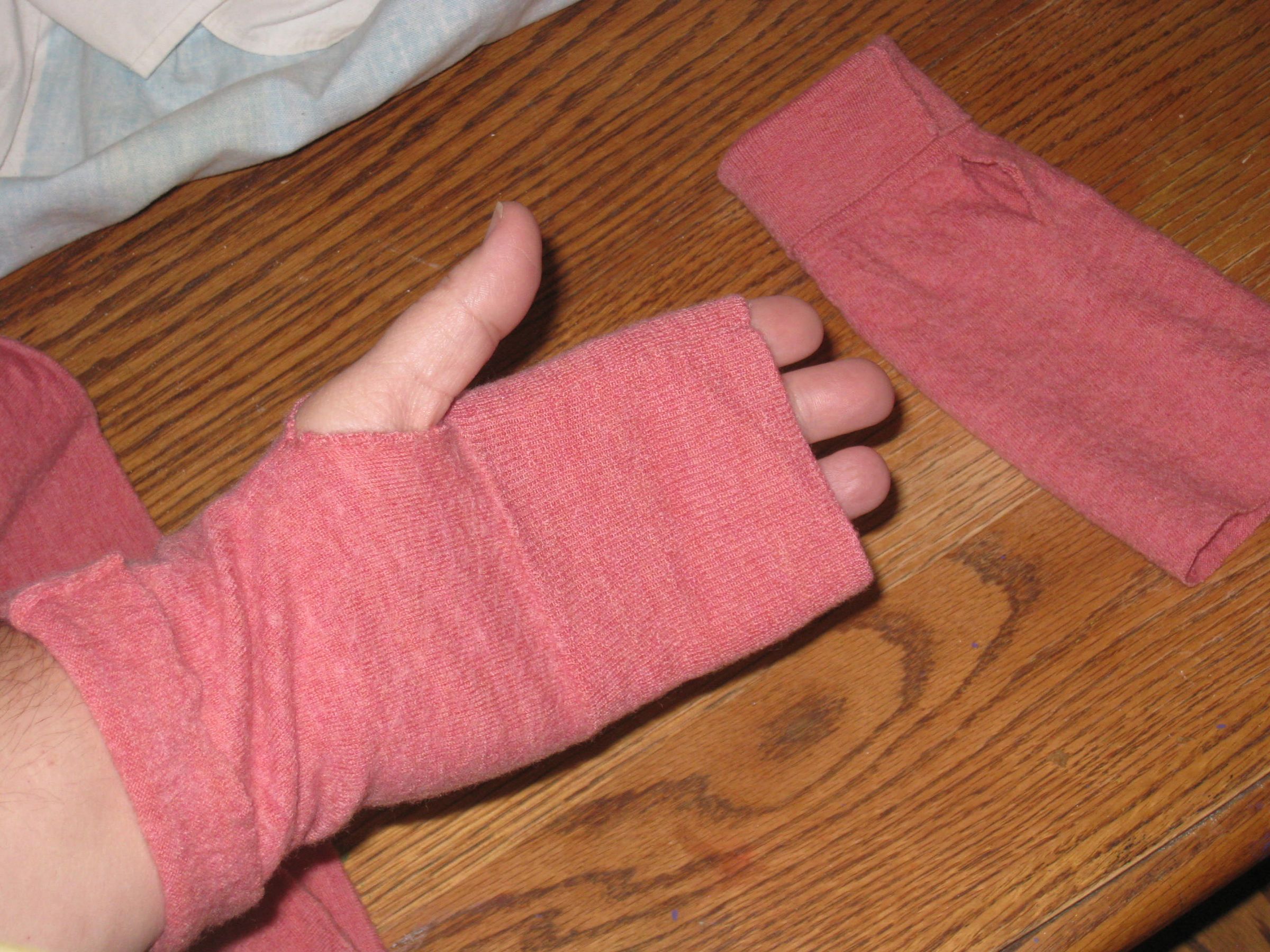 5 Minute Fashionable Fingerless Gloves : 4 Steps (with Pictures ...