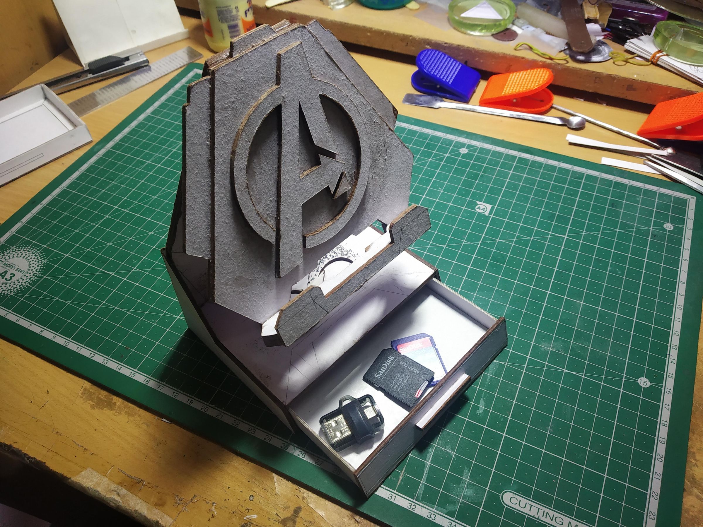 Easy Avengers Smartphone Stand : 14 Steps (with Pictures) - Instructables