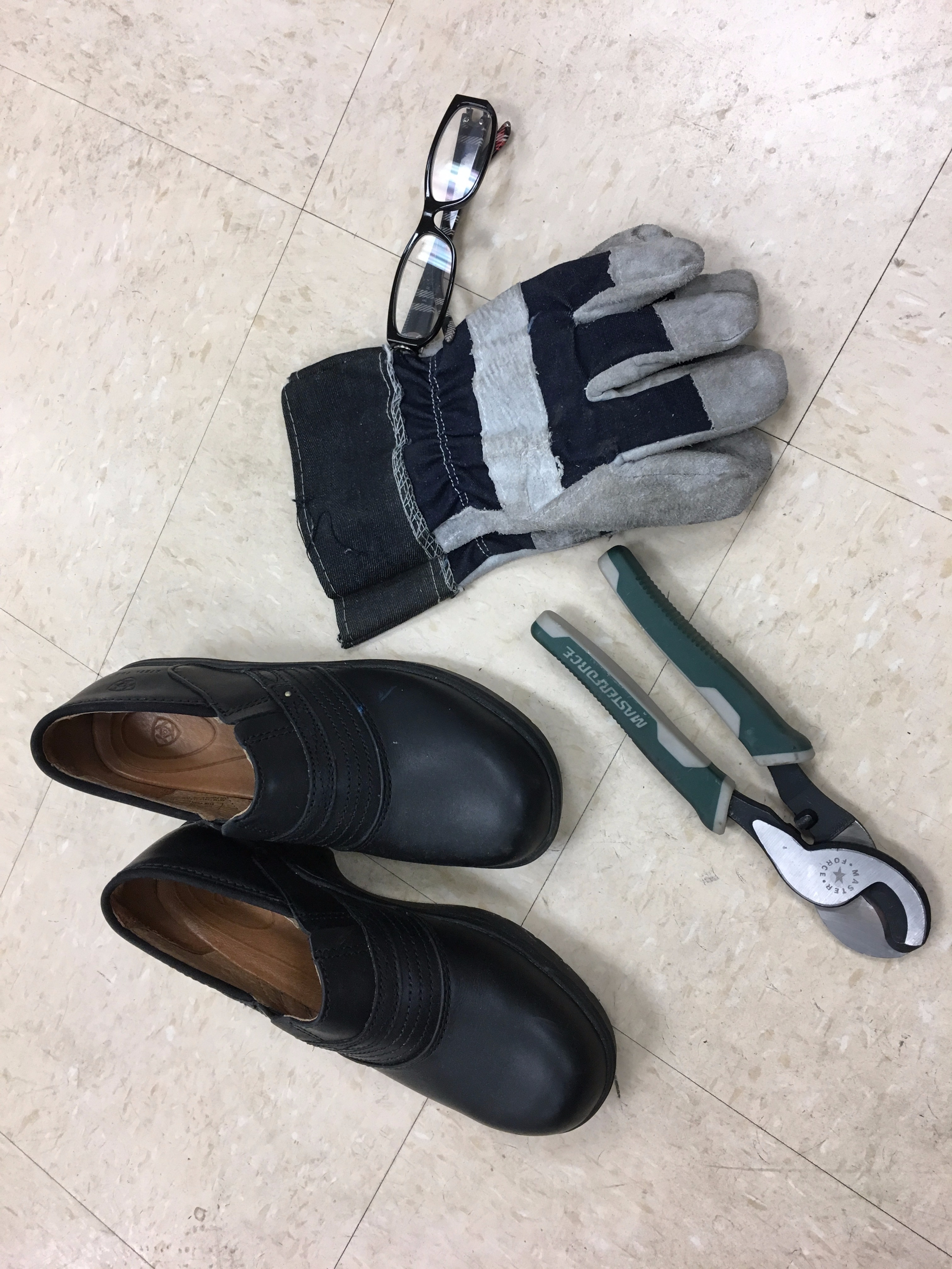 STEPS TO CUTTING WIRE SAFELY : 5 Steps (with Pictures) - Instructables