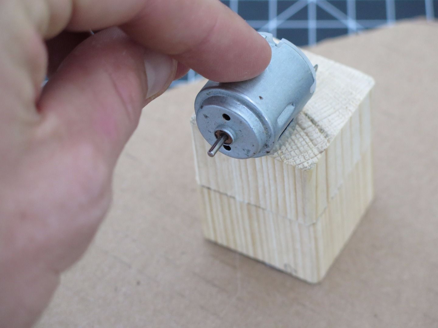 Self-Defeating Fan Car : 7 Steps (with Pictures) - Instructables