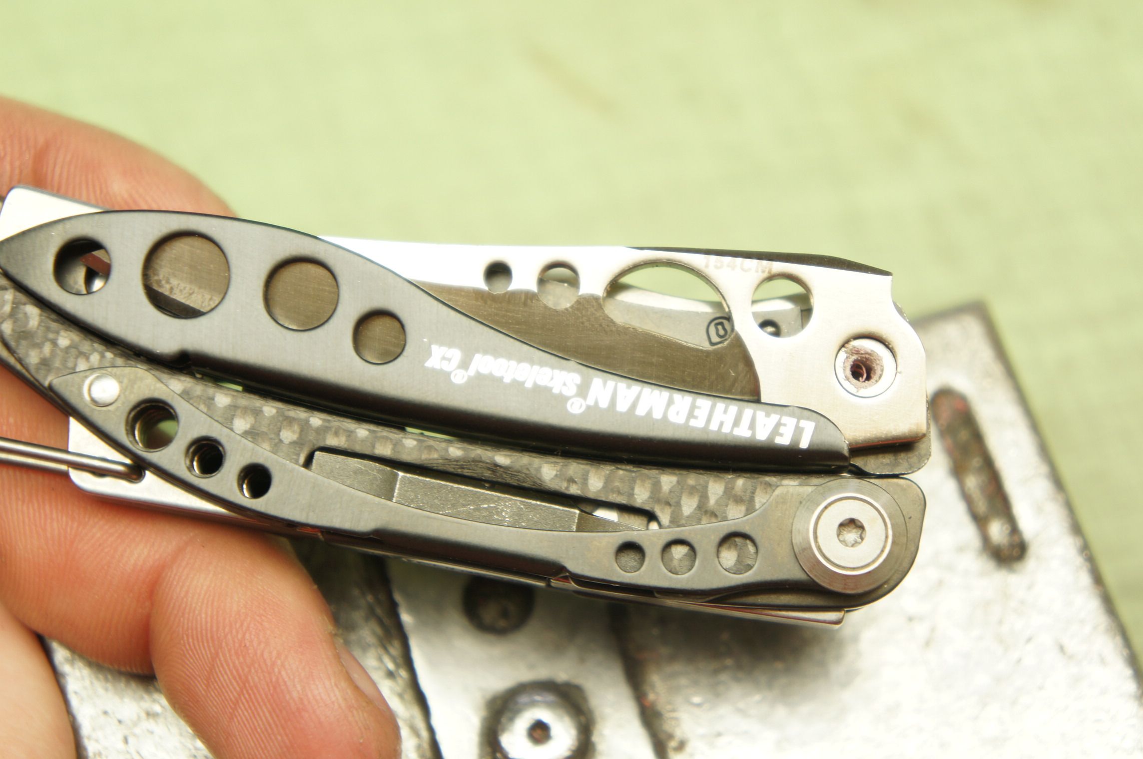 How to Swap the Blade on Your Leatherman Skeletool, Skeletool CX, or ...
